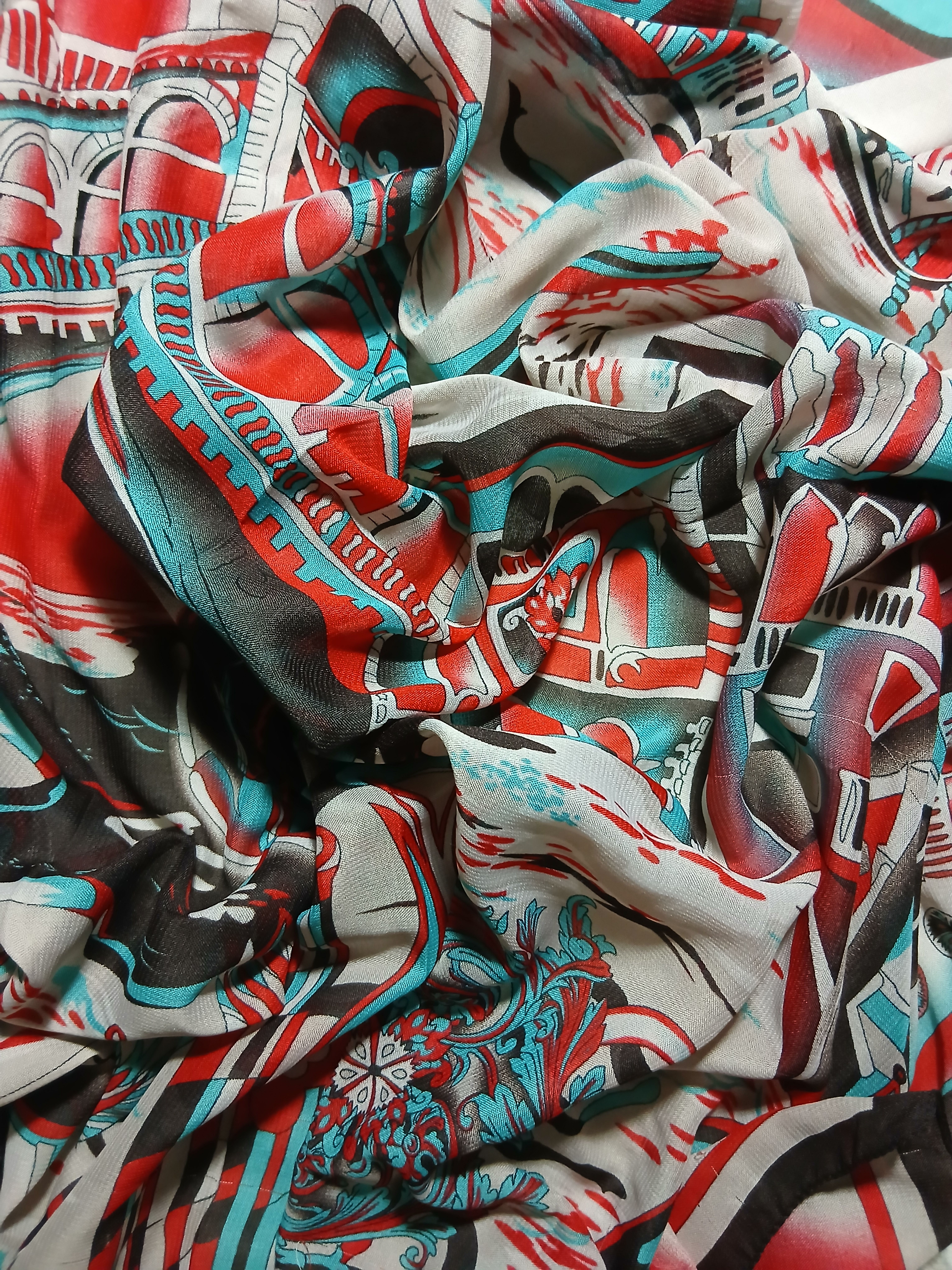 Tissu Abstrait Vibrant Avec Des Motifs Rouges Et Bleus · Photo gratuite