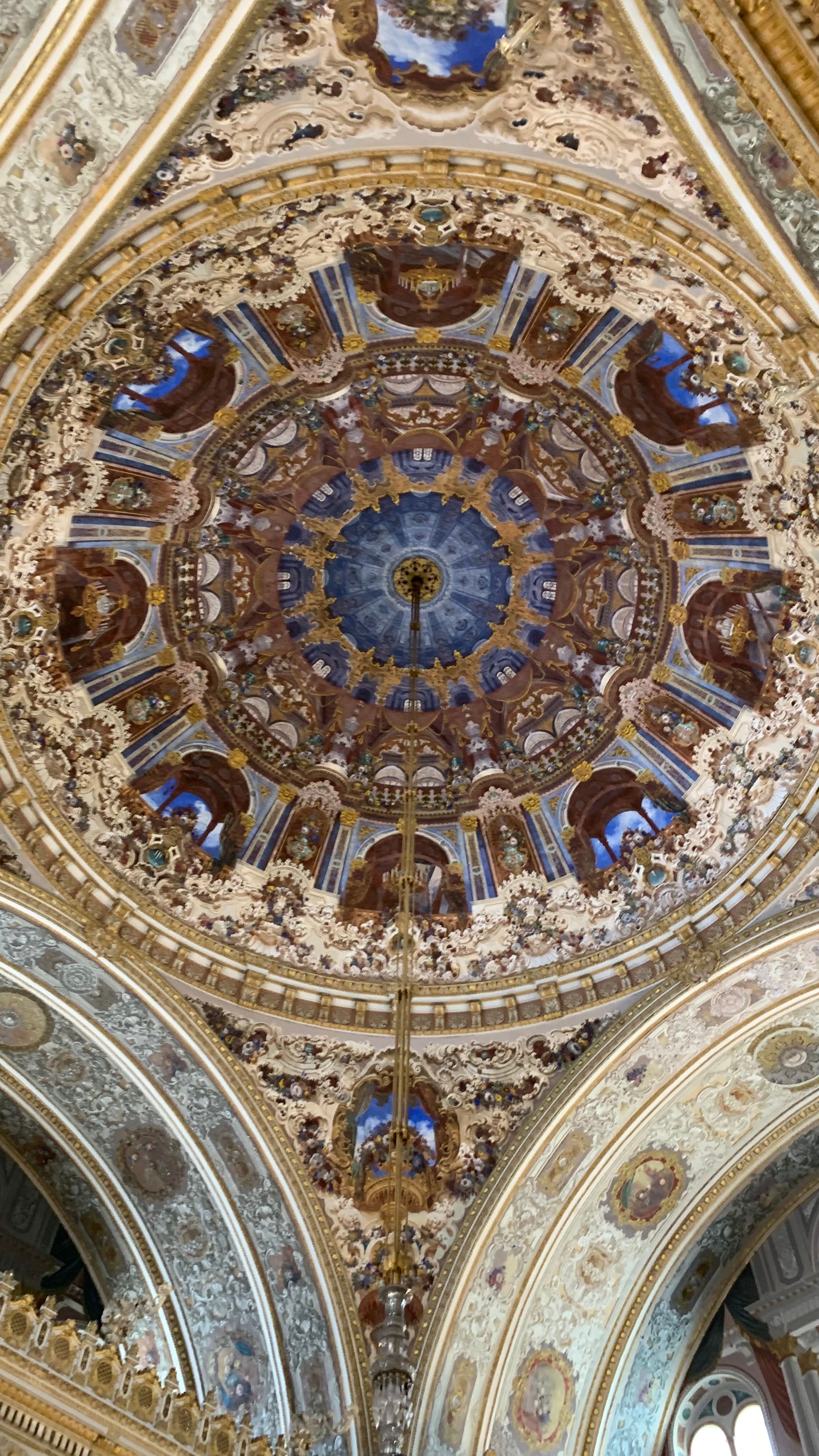 Techo De Iglesia Ornamentado Con Frescos Elaborados · Foto de stock ...