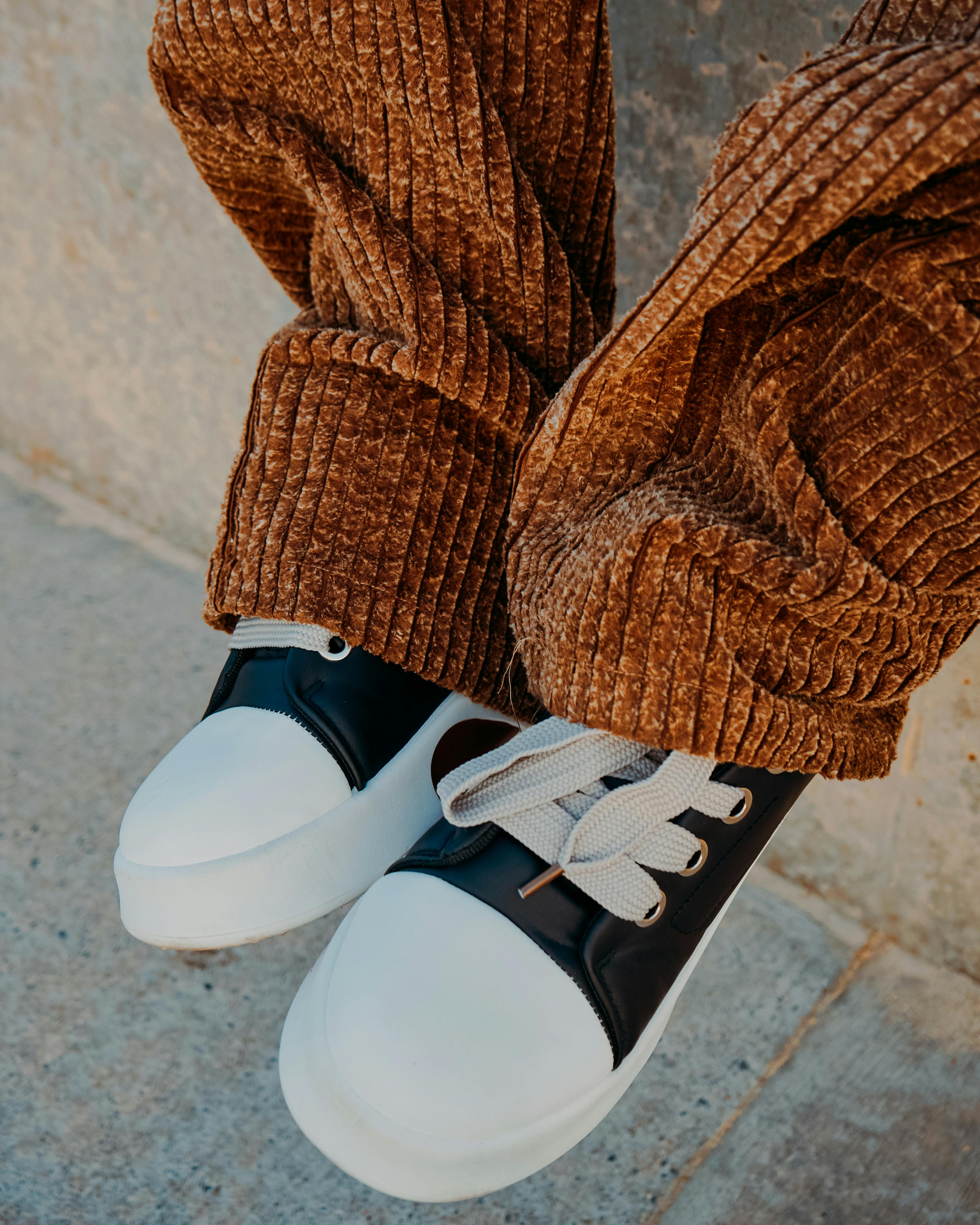 What Color Shoes Go with Green Shirt for Style