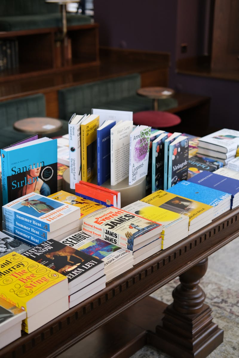 Stack Of Books Photos, Download The BEST Free Stack Of Books Stock ...