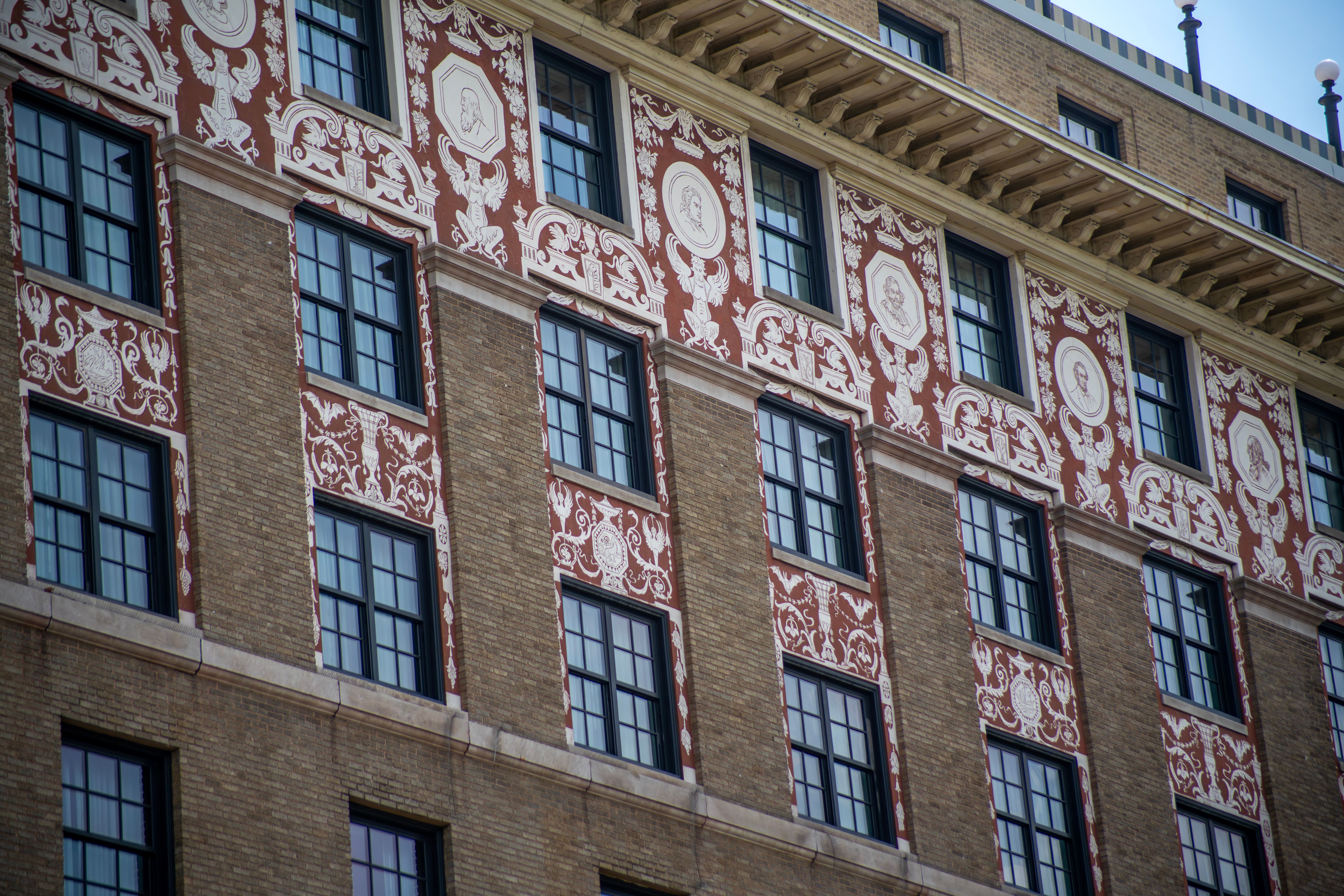 Ornate Architecture of Historic Building Façade · Free Stock Photo