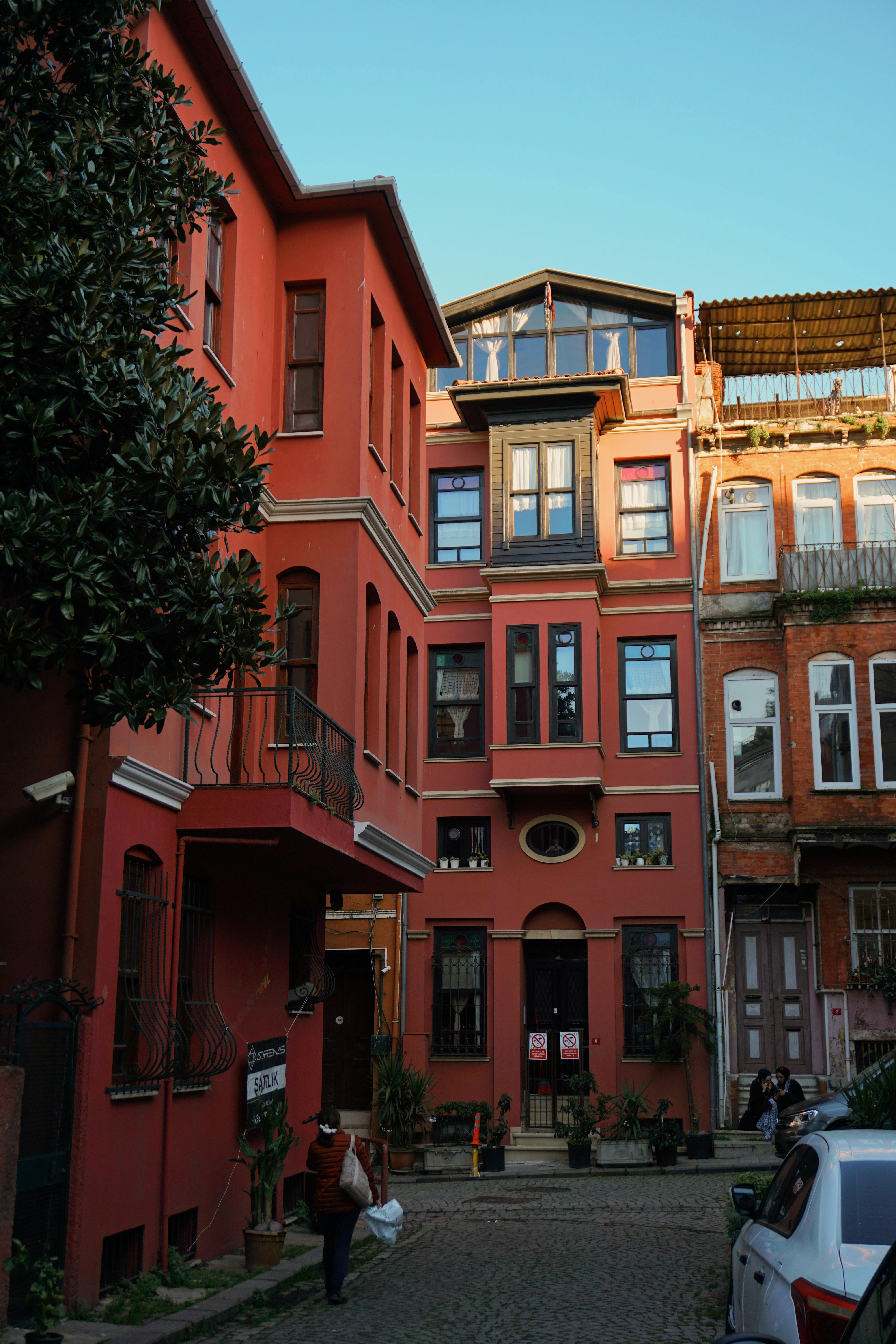 House With Tree On Verge Photos, Download The BEST Free House With Tree ...