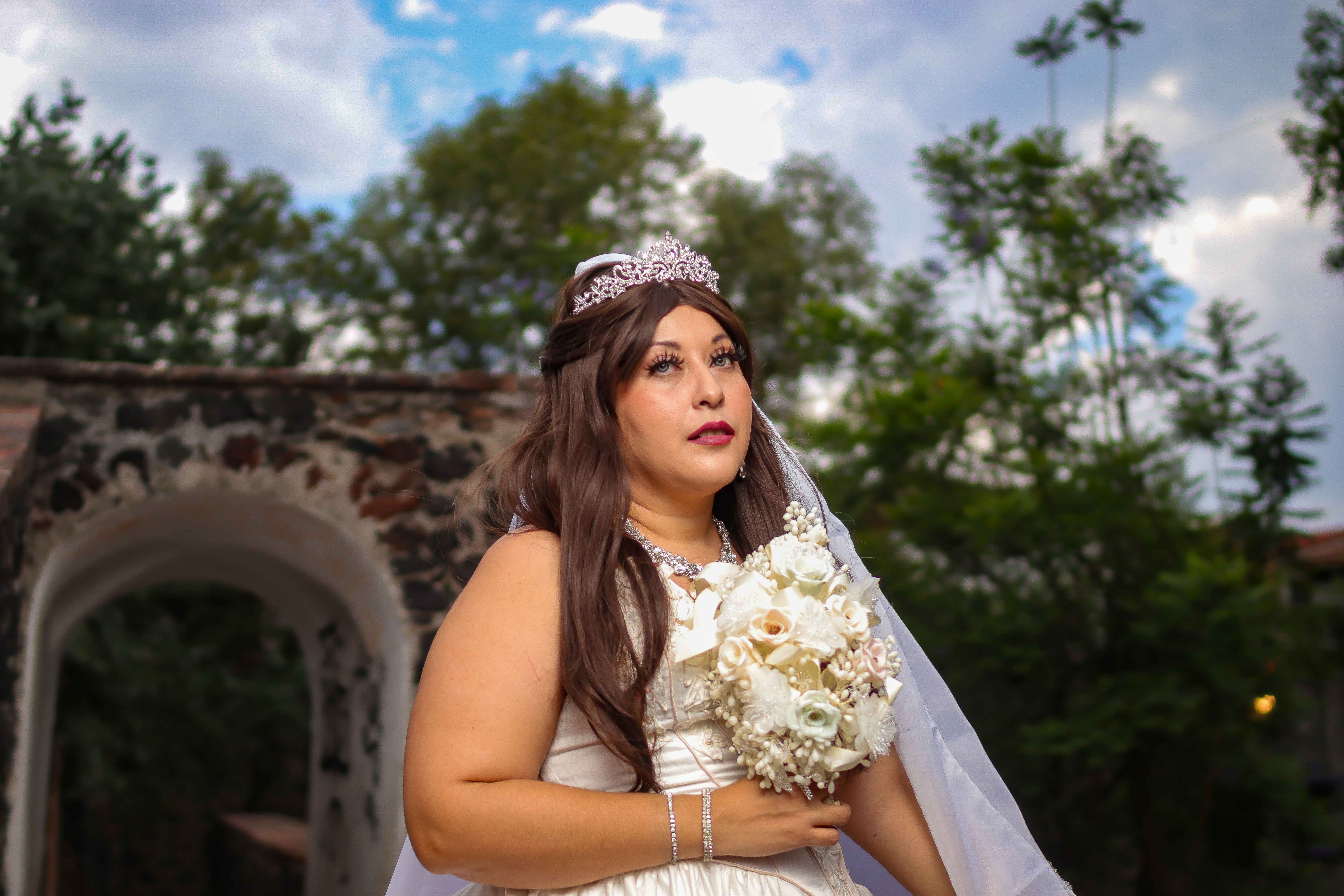 Elegant Bride in Outdoor Garden Setting · Free Stock Photo