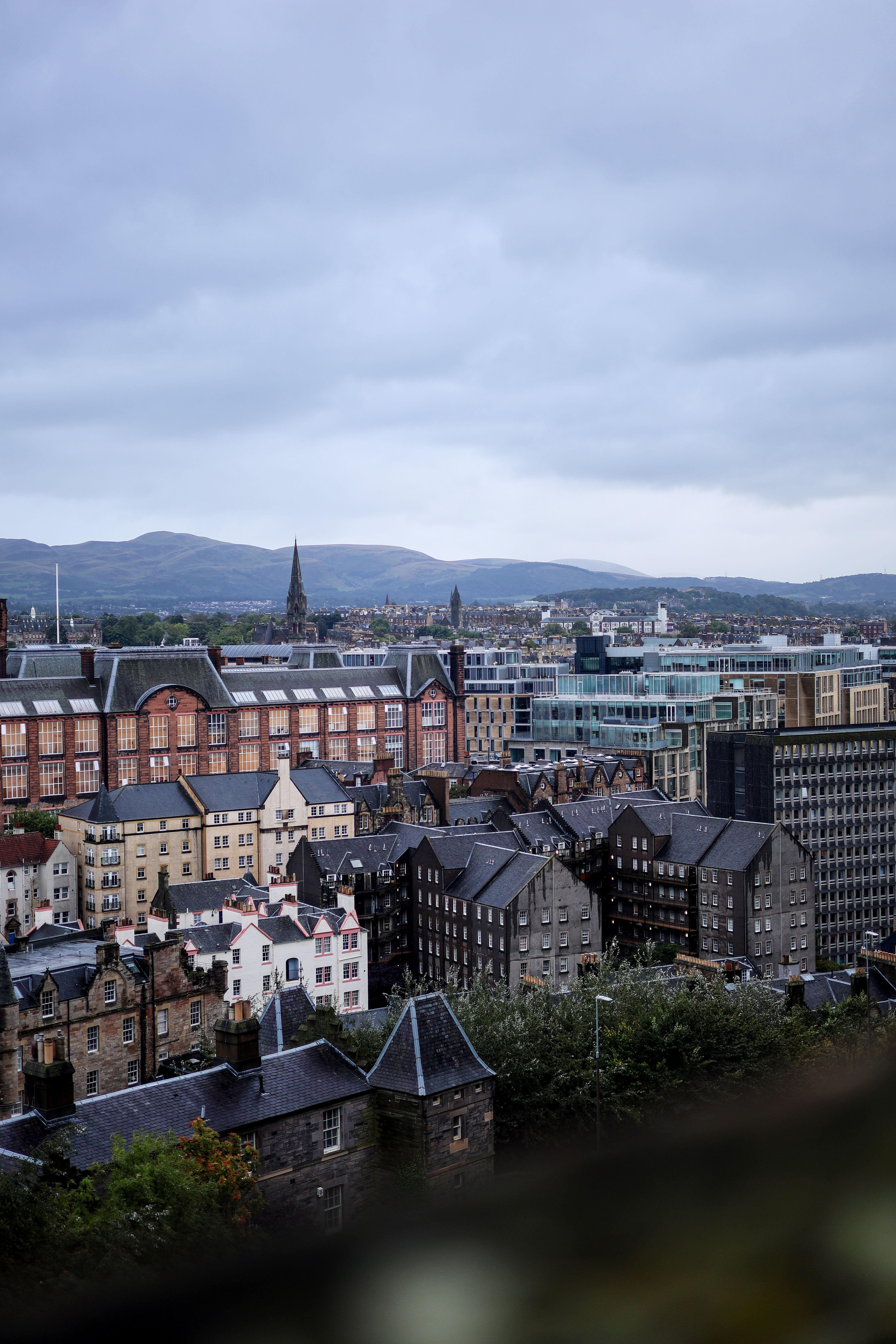 View of Edinburgh's Historic and Modern Architecture · Free Stock Photo