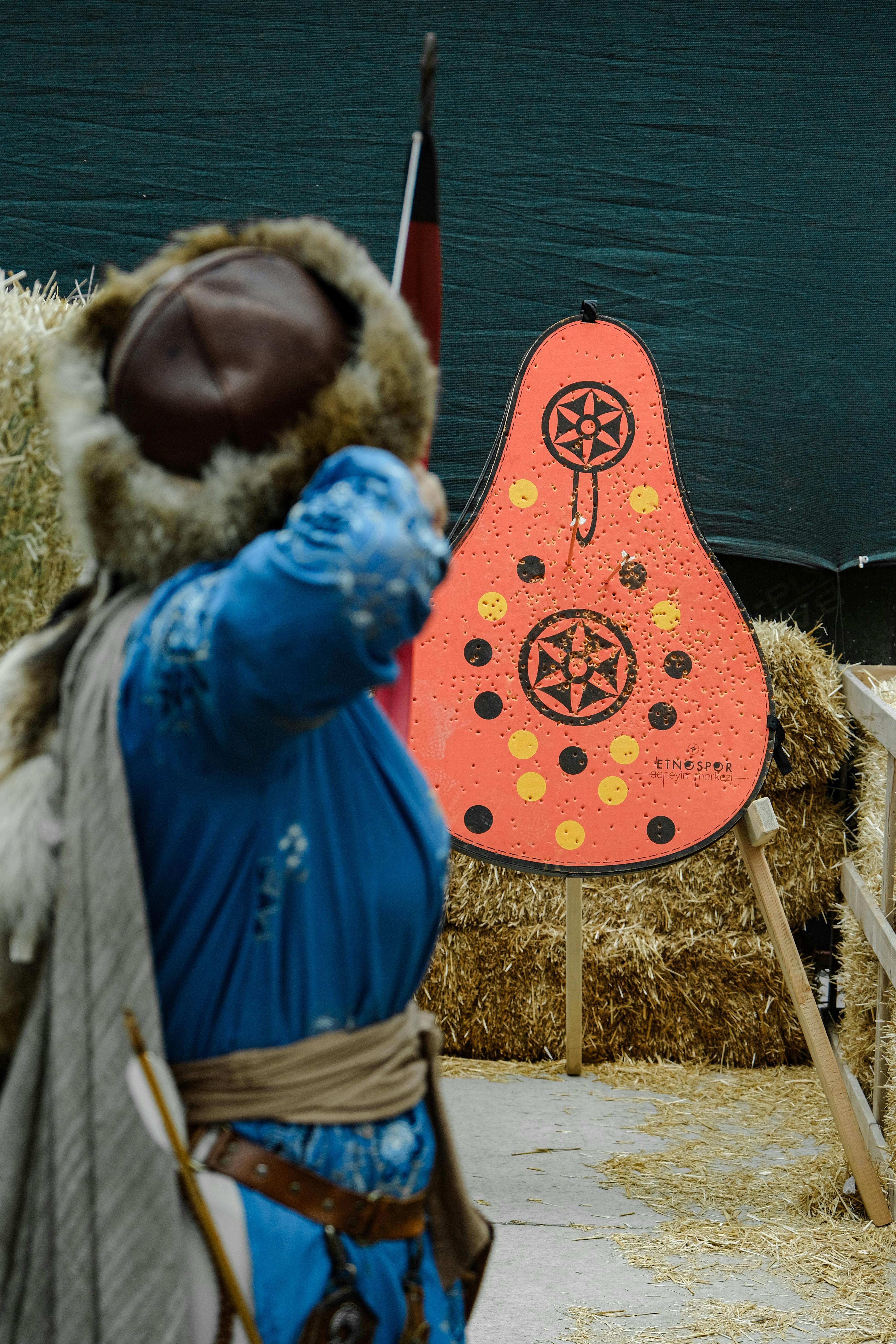 Traditional Archer Aiming at Colorful Target · Free Stock Photo