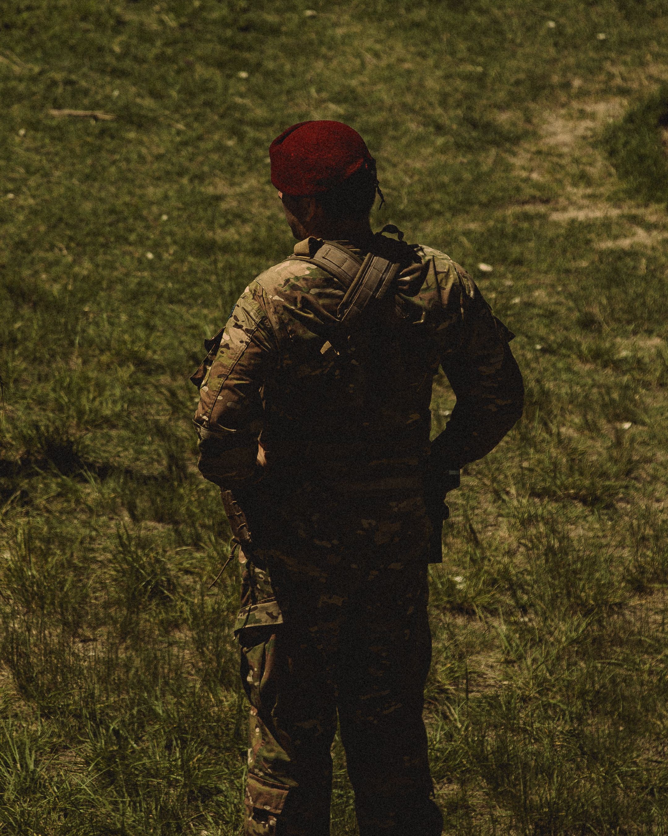 Soldier in Camouflage and Red Beret from Behind · Free Stock Photo