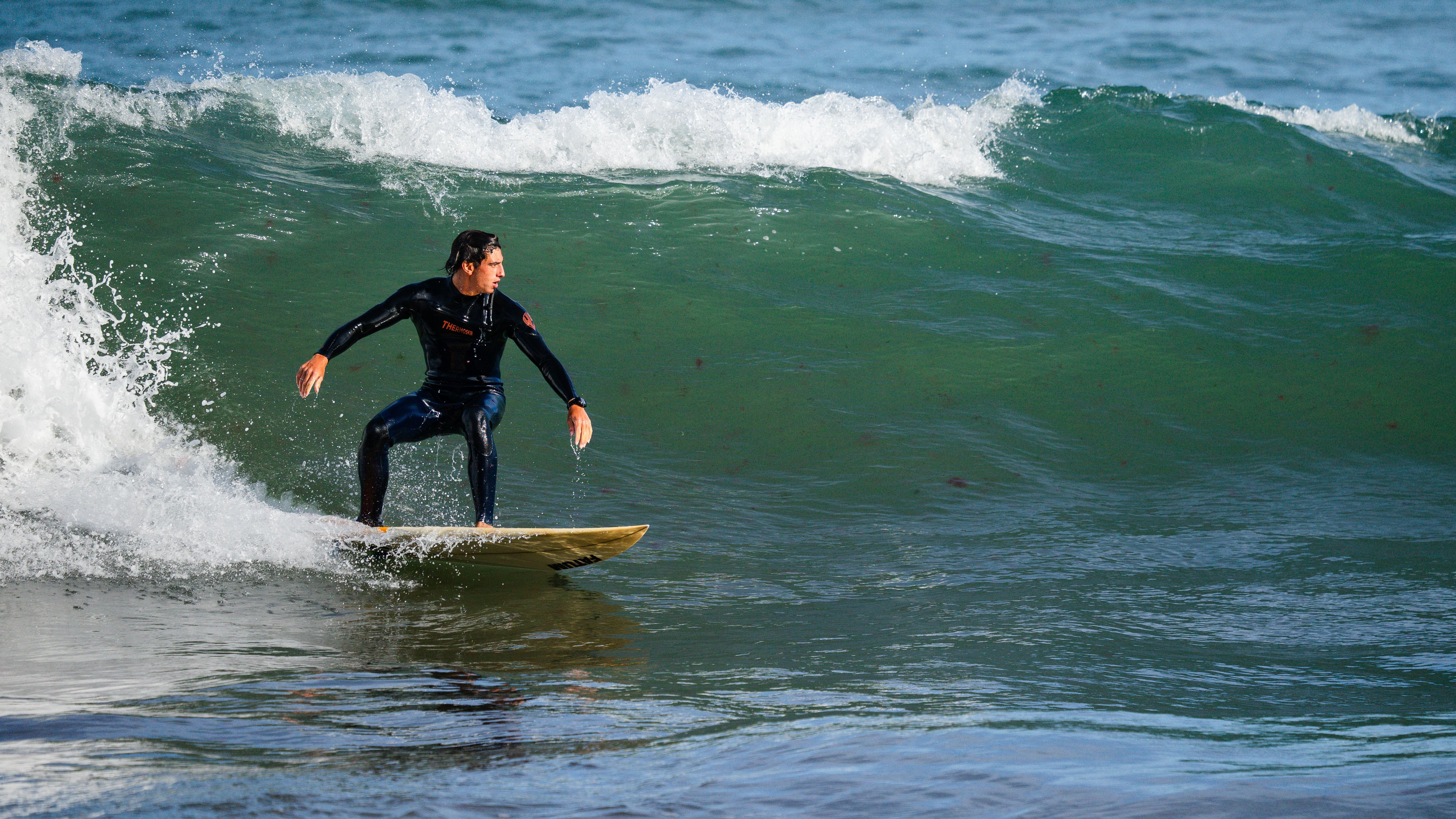 Surfer Riding a Powerful Ocean Wave · Free Stock Photo