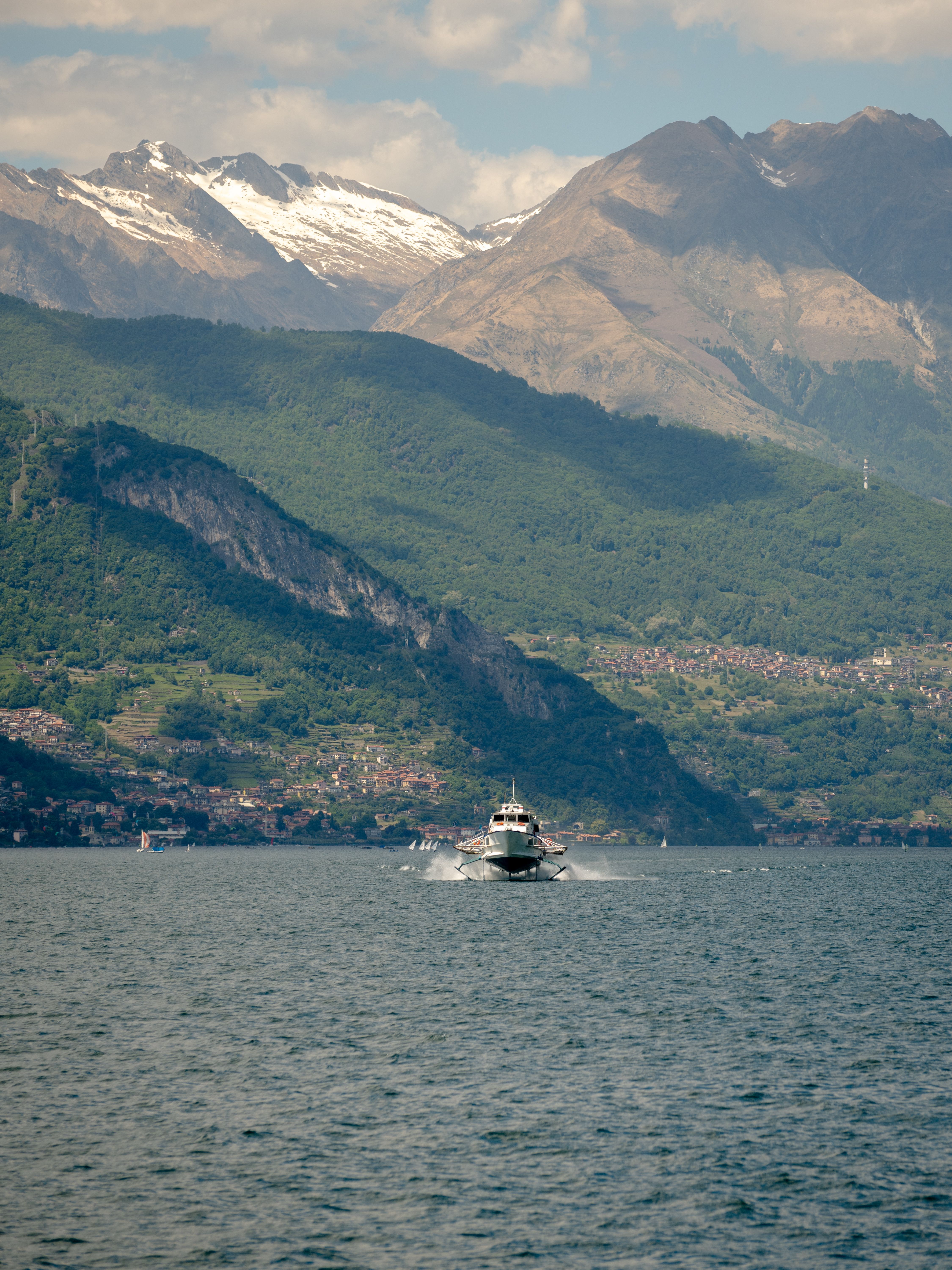 Scenic View of Lake Como with Mountain Backdrop · Free Stock Photo