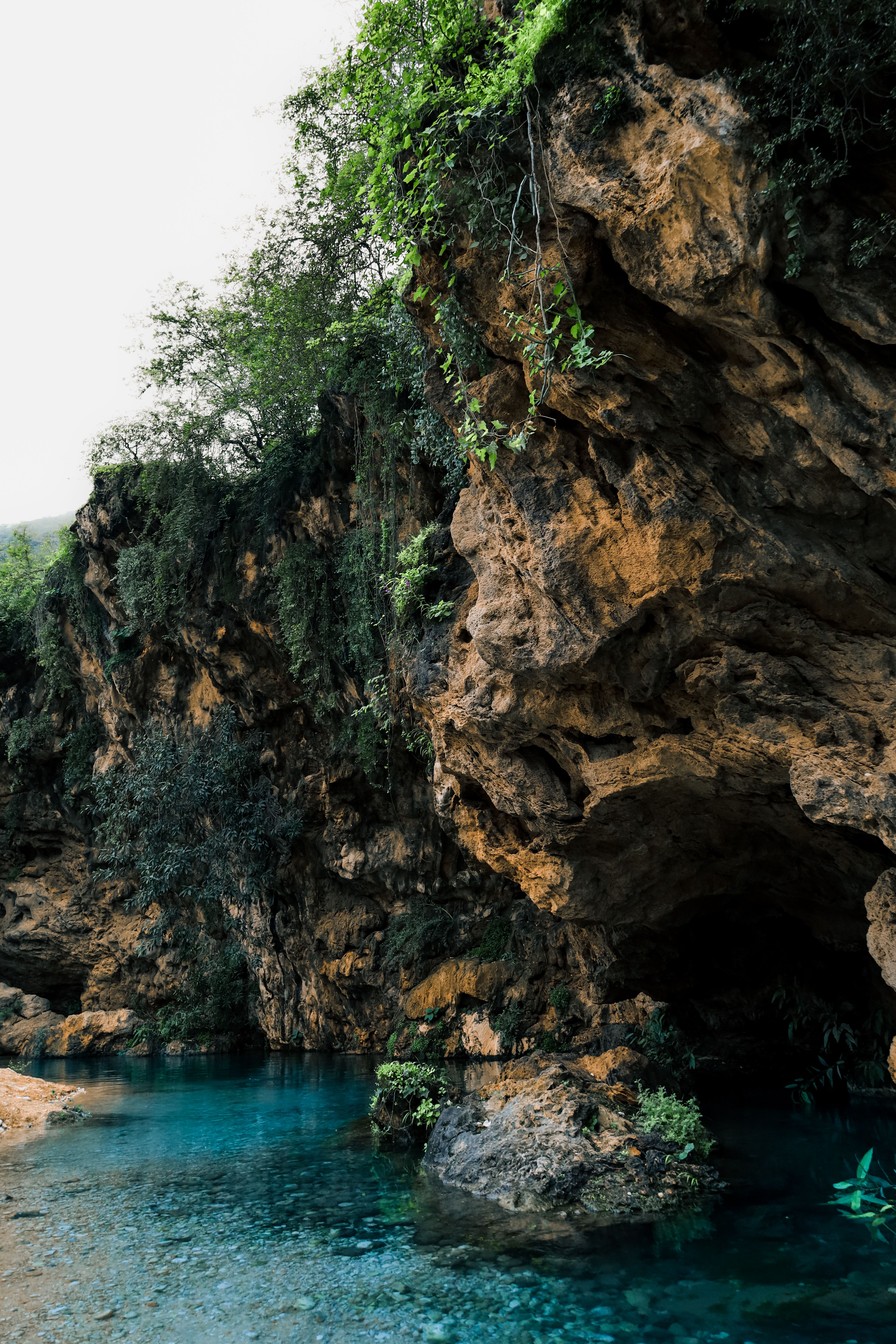 Beautiful Rocky Cliff with Clear Water in Oman · Free Stock Photo