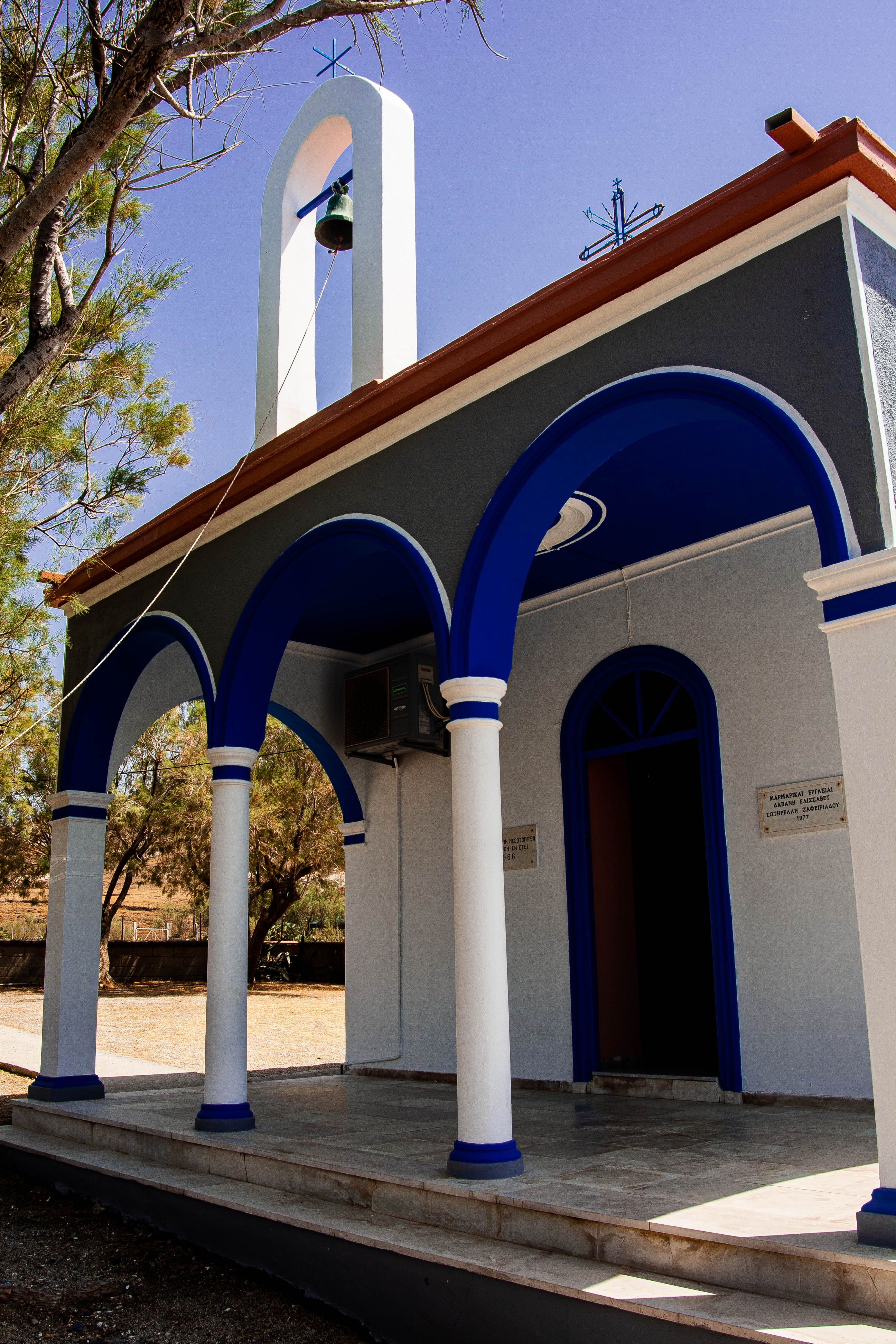 Charming Blue and White Greek Chapel · Free Stock Photo