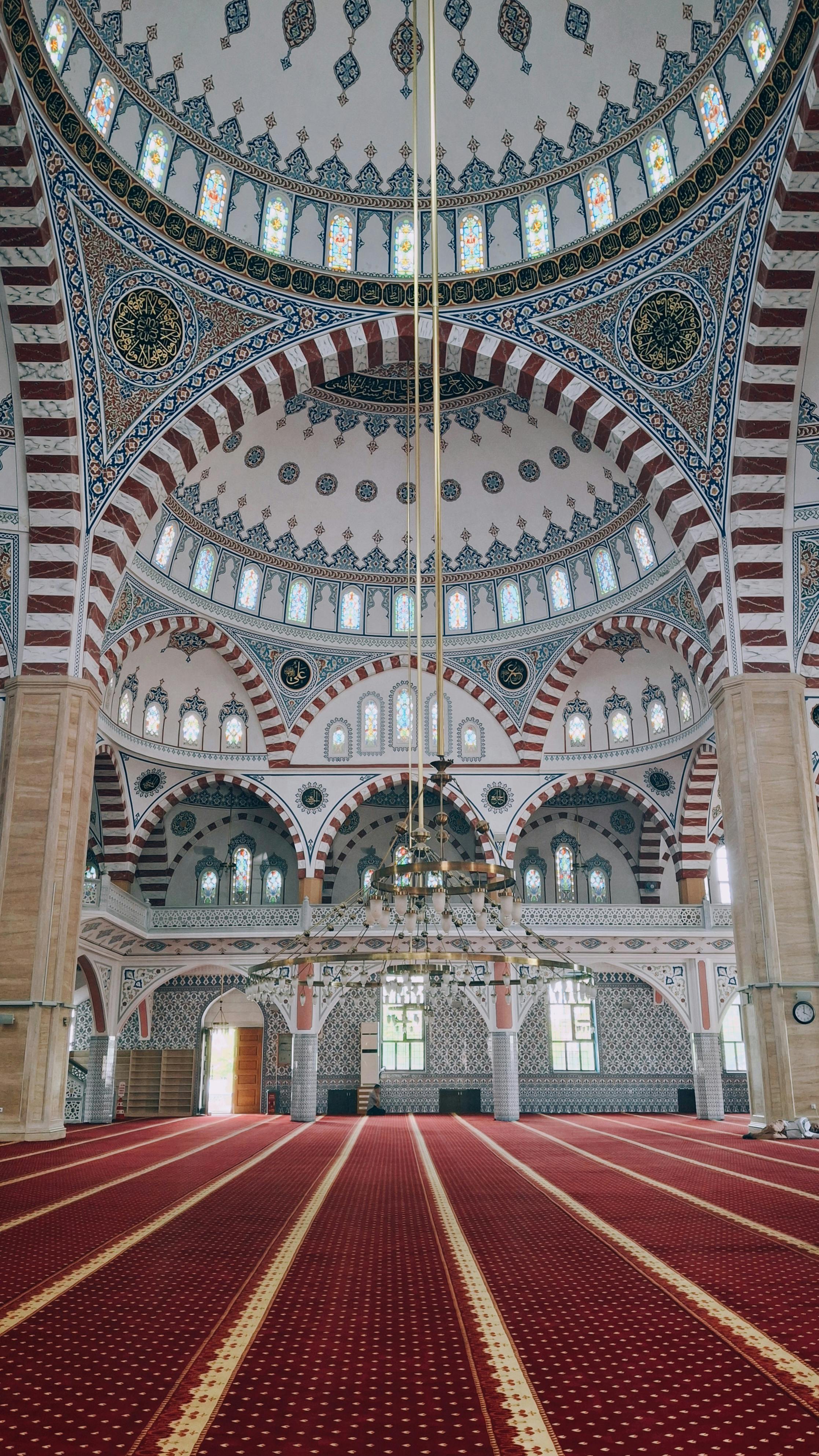 Grand Mosque Interior with Intricate Patterns · Free Stock Photo