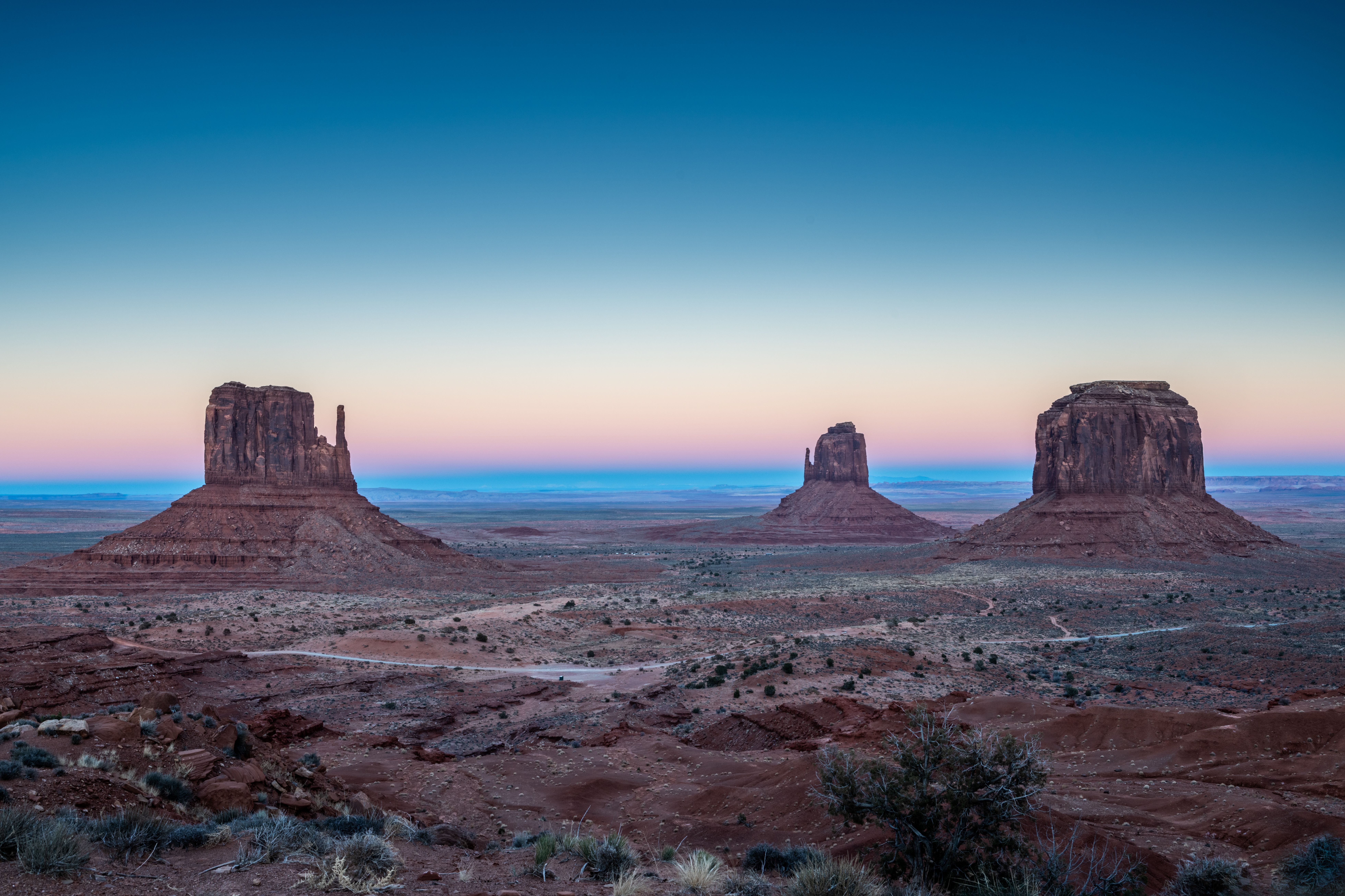 Scenic View of Monument Valley's Iconic Buttes · Free Stock Photo