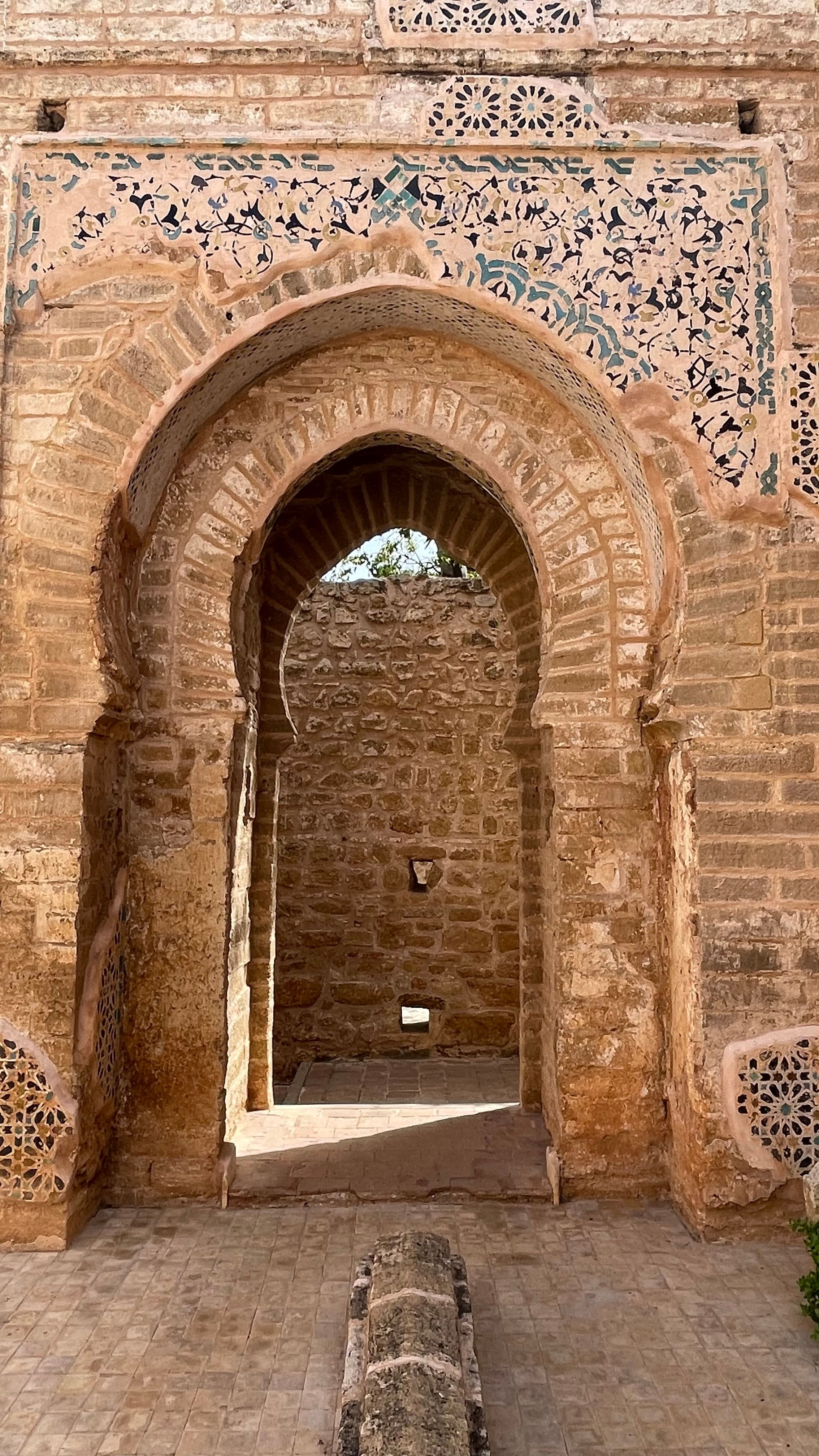 Historic Moroccan Archway in Ancient Ruins · Free Stock Photo