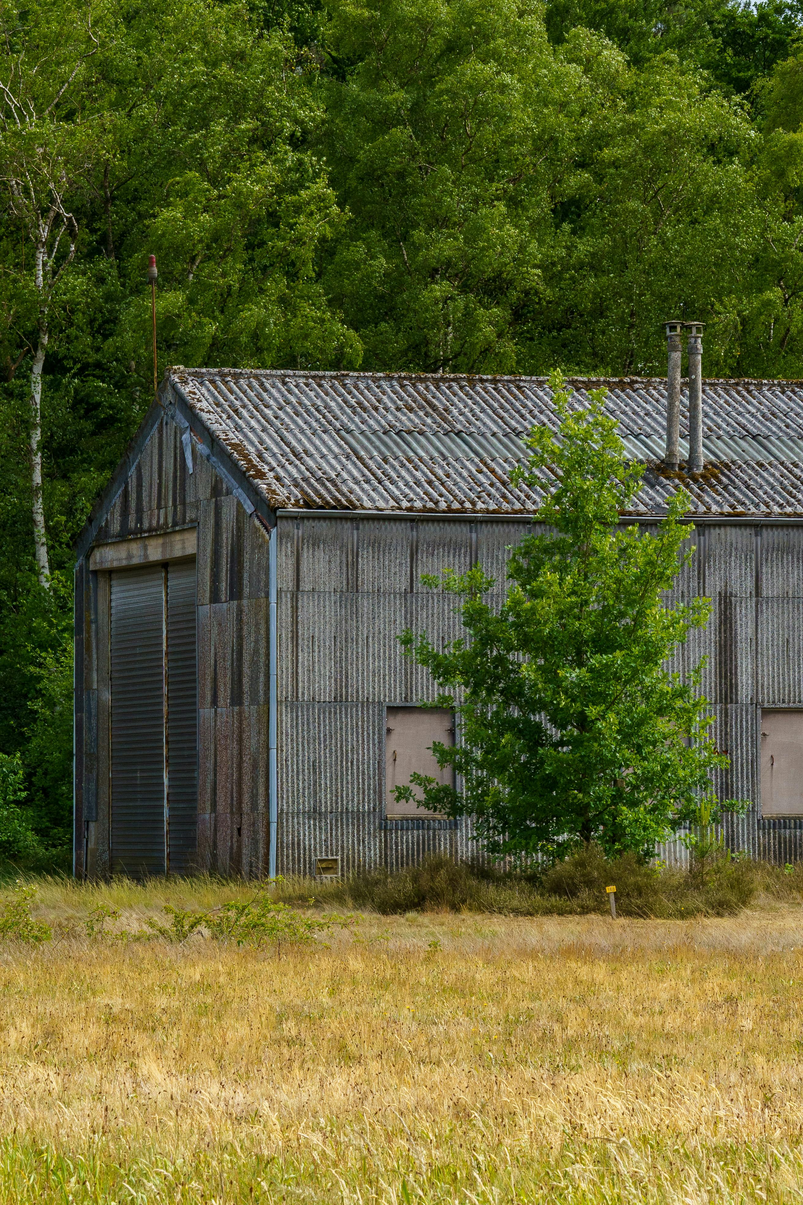 Rustic Barn in Belgium Countryside Setting · Free Stock Photo