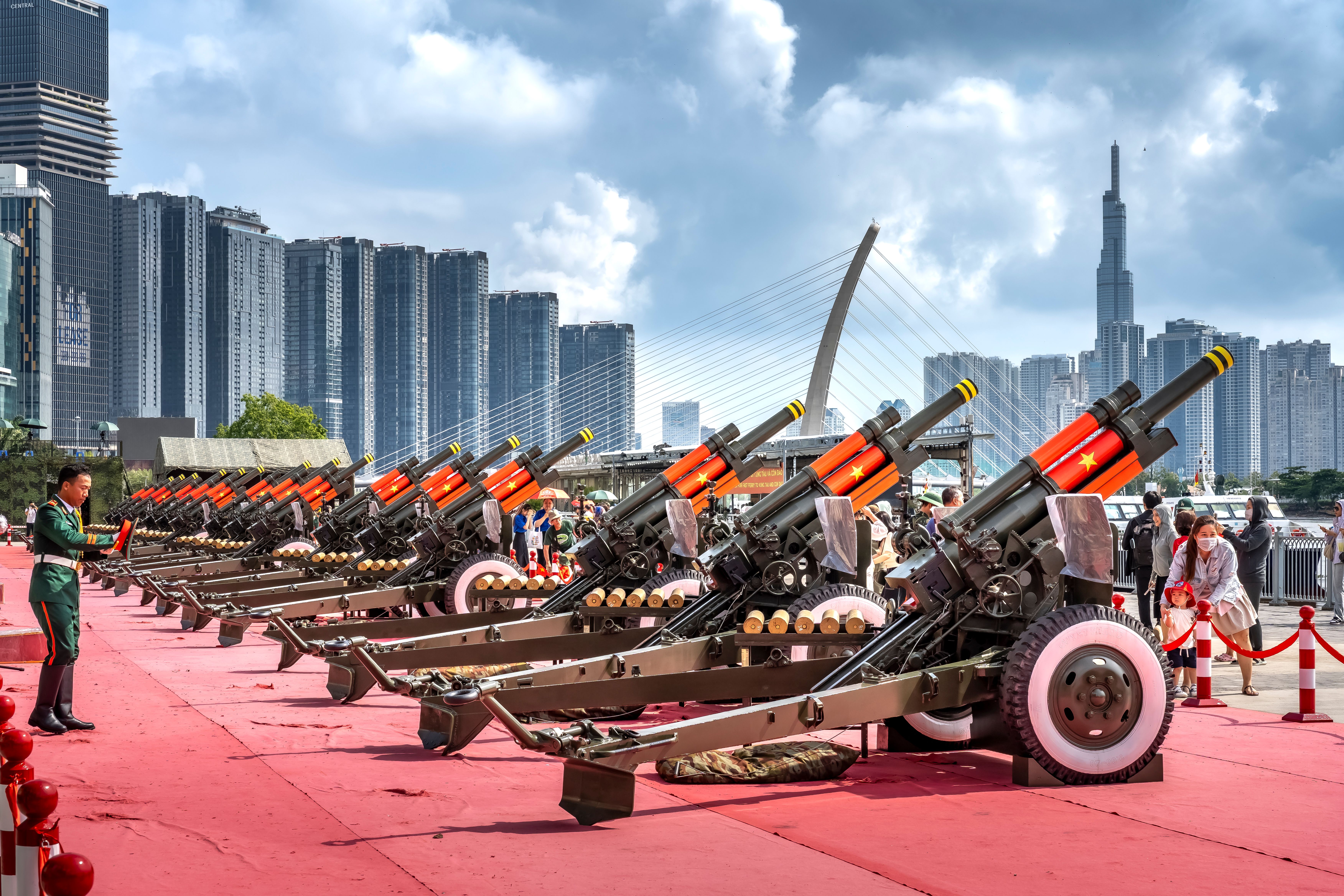 Military Artillery Display in Urban Skyline · Free Stock Photo