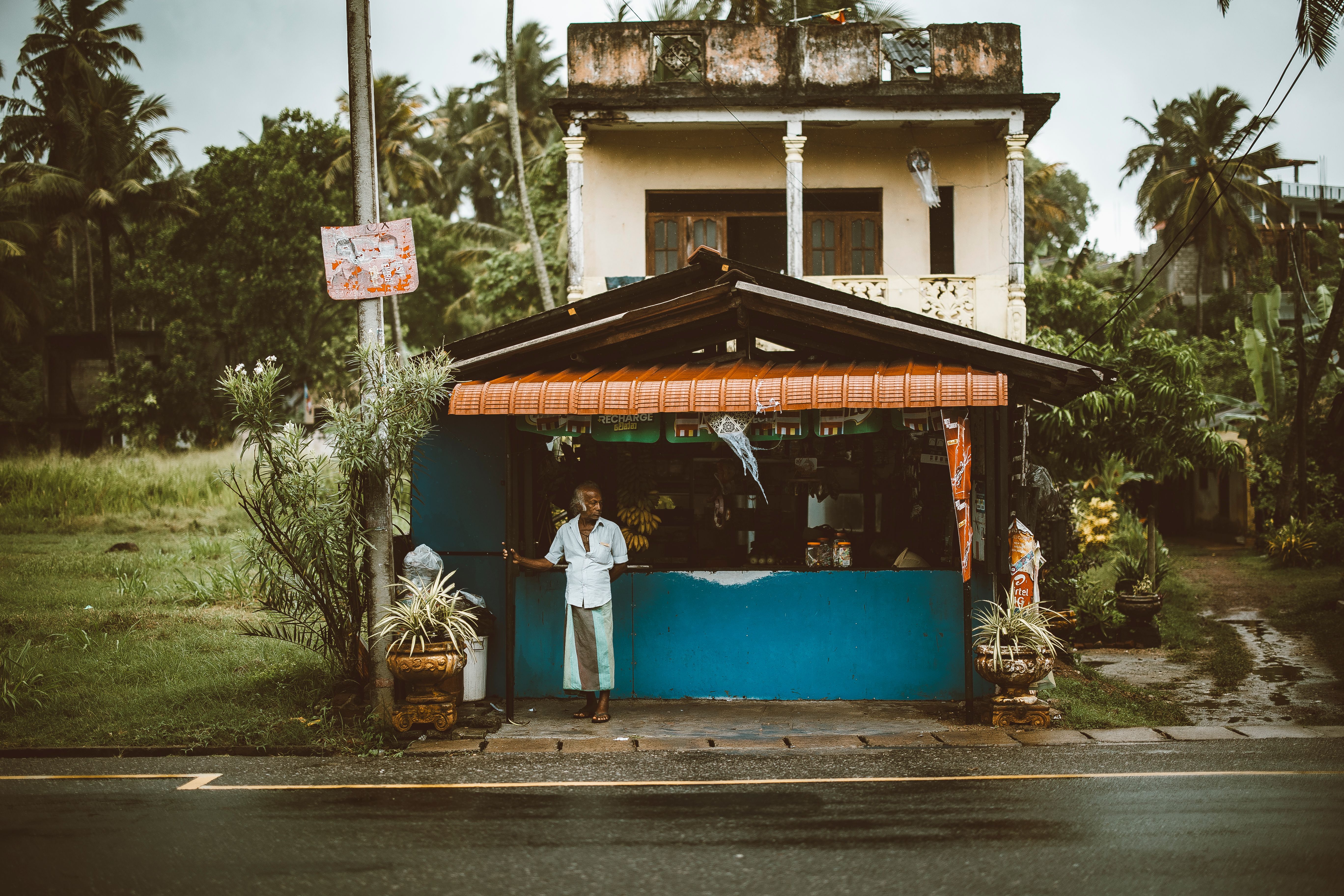 Charming Street Shop in Rainy Sri Lanka · Free Stock Photo