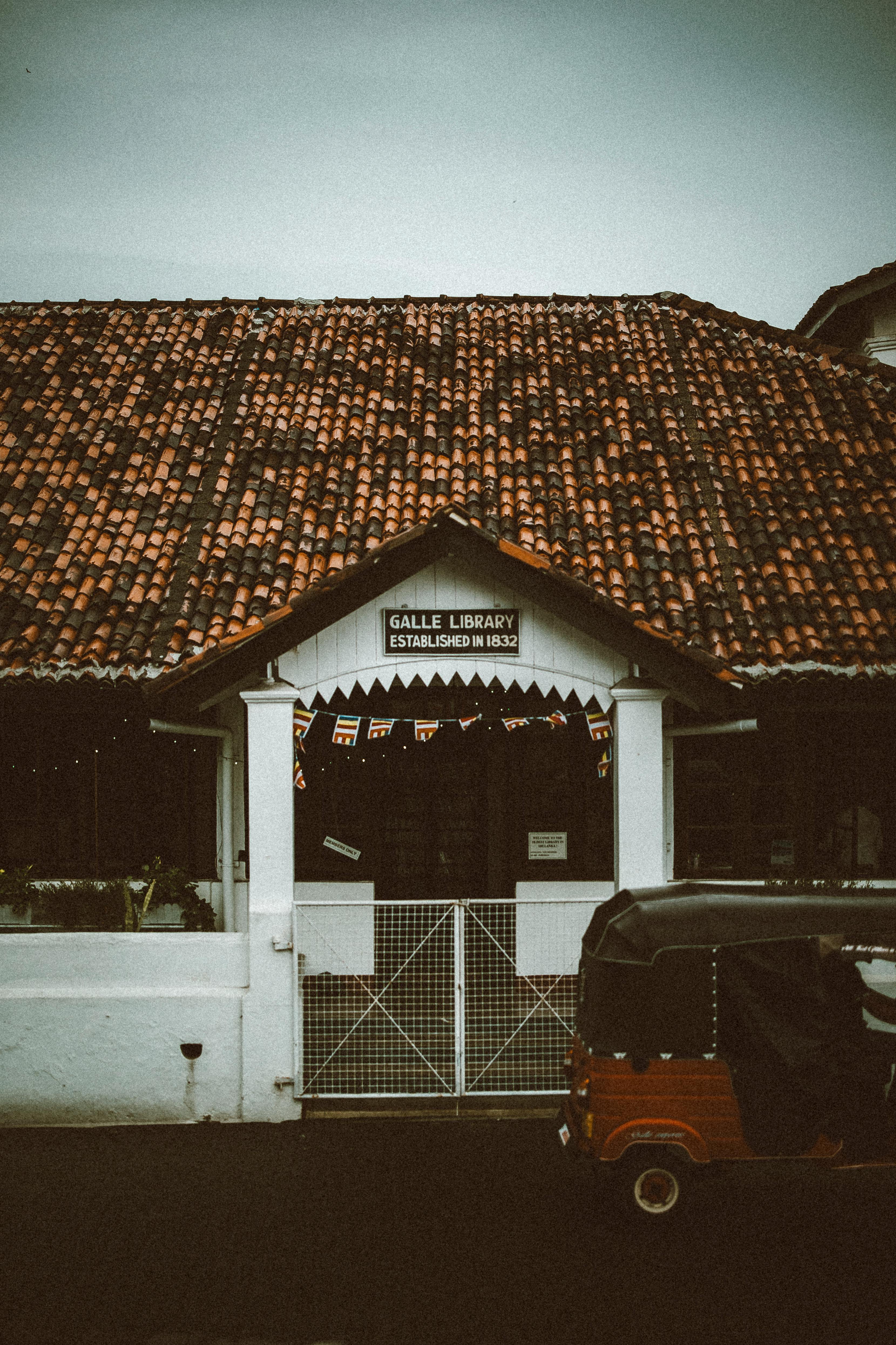 Vintage Galle Library Street View in Sri Lanka · Free Stock Photo