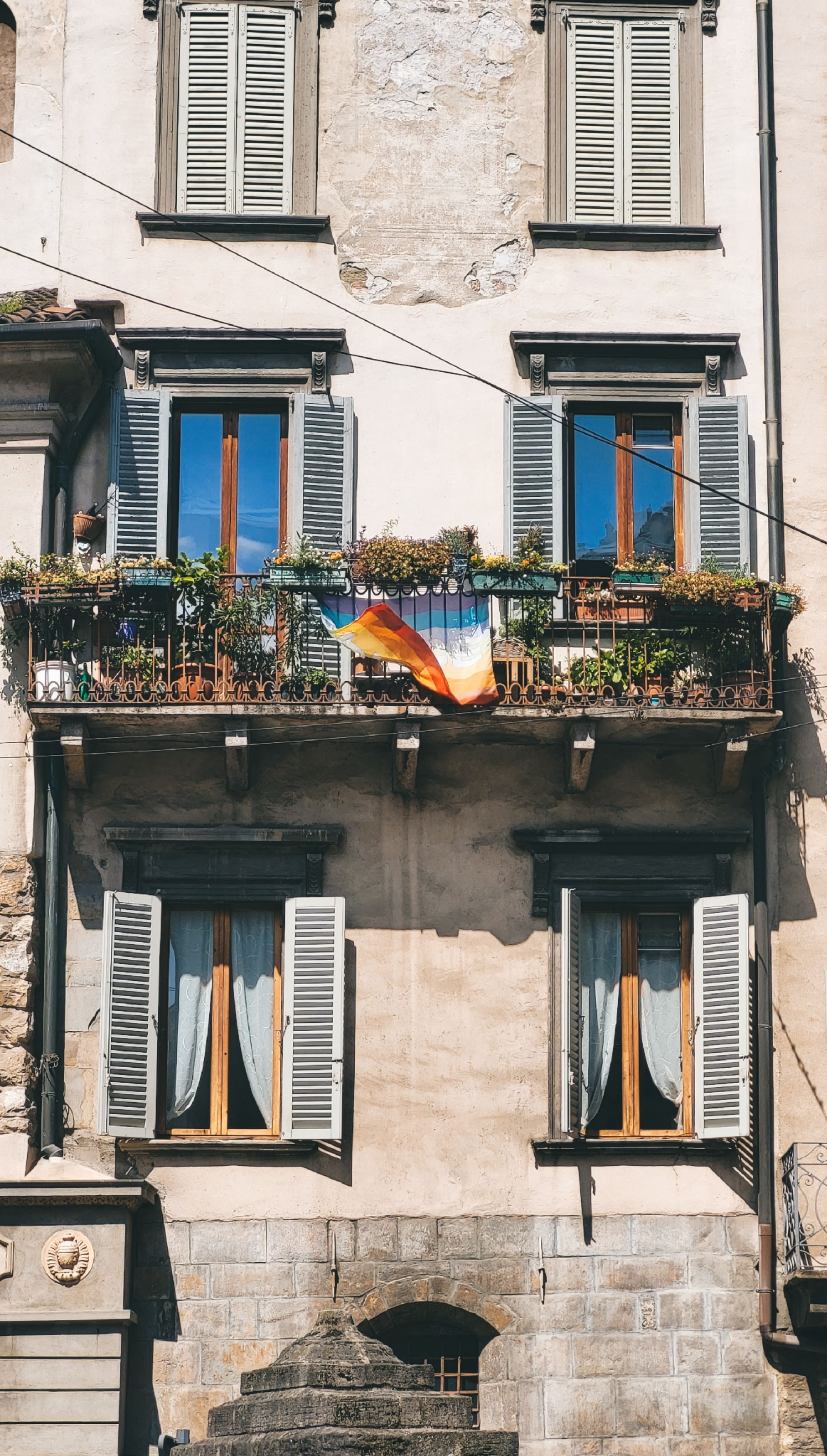 Charming European Building with Colorful Balcony · Free Stock Photo
