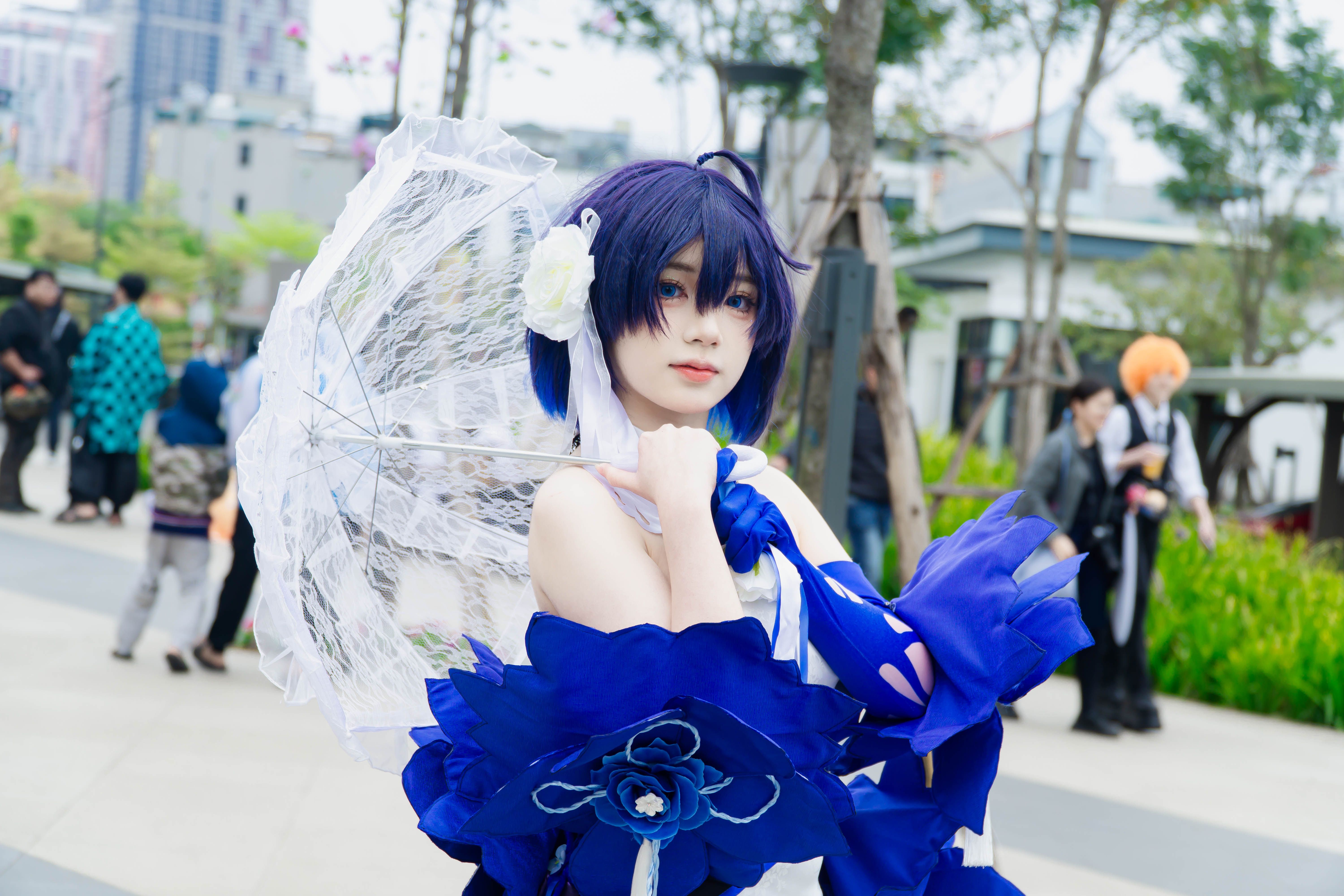 Cosplay Enthusiast in Vibrant Blue Costume Outdoors · Free Stock Photo