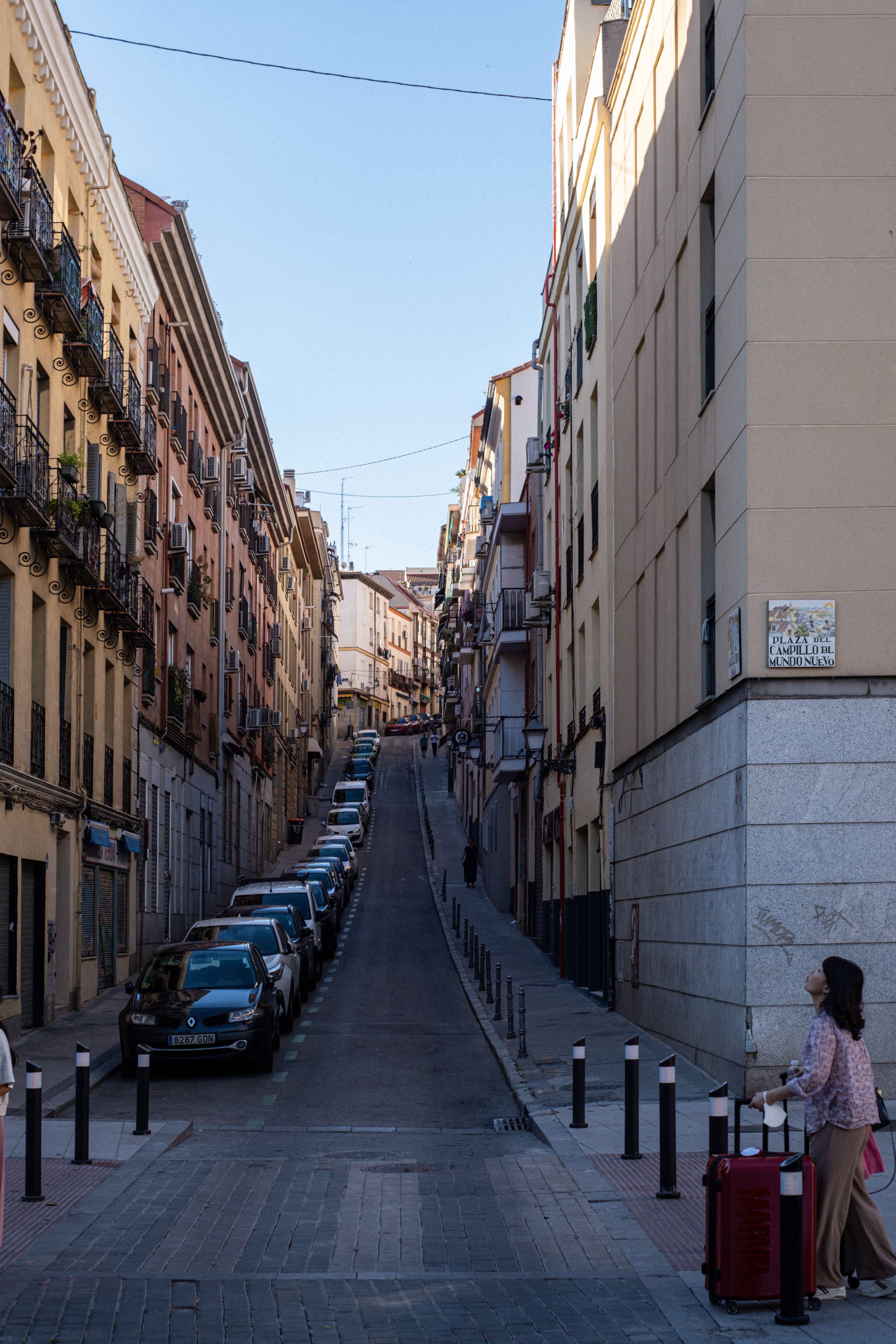 Narrow Street in European Cityscape · Free Stock Photo
