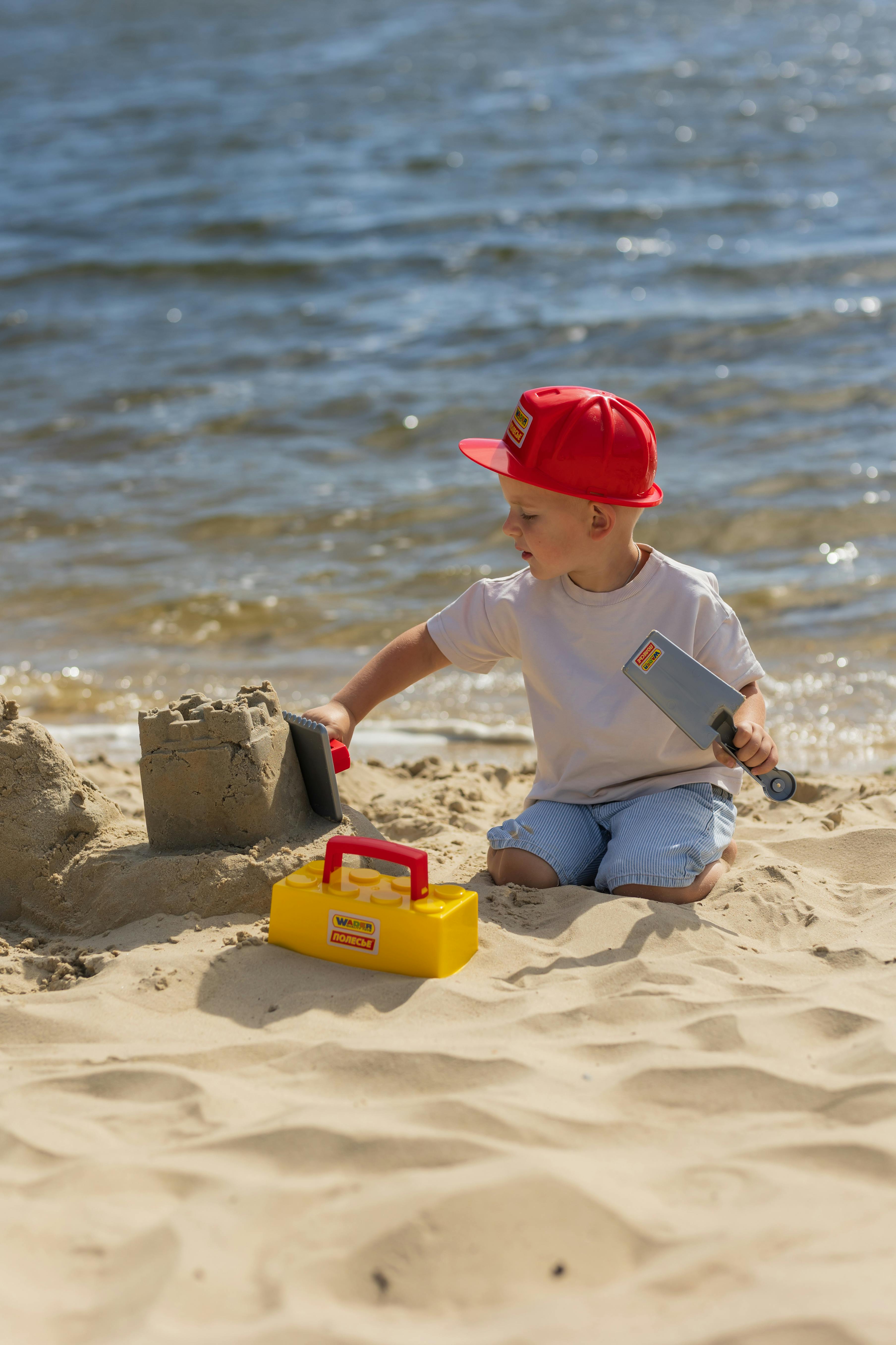 Kids Playing On Sand Photos, Download The BEST Free Kids Playing On ...