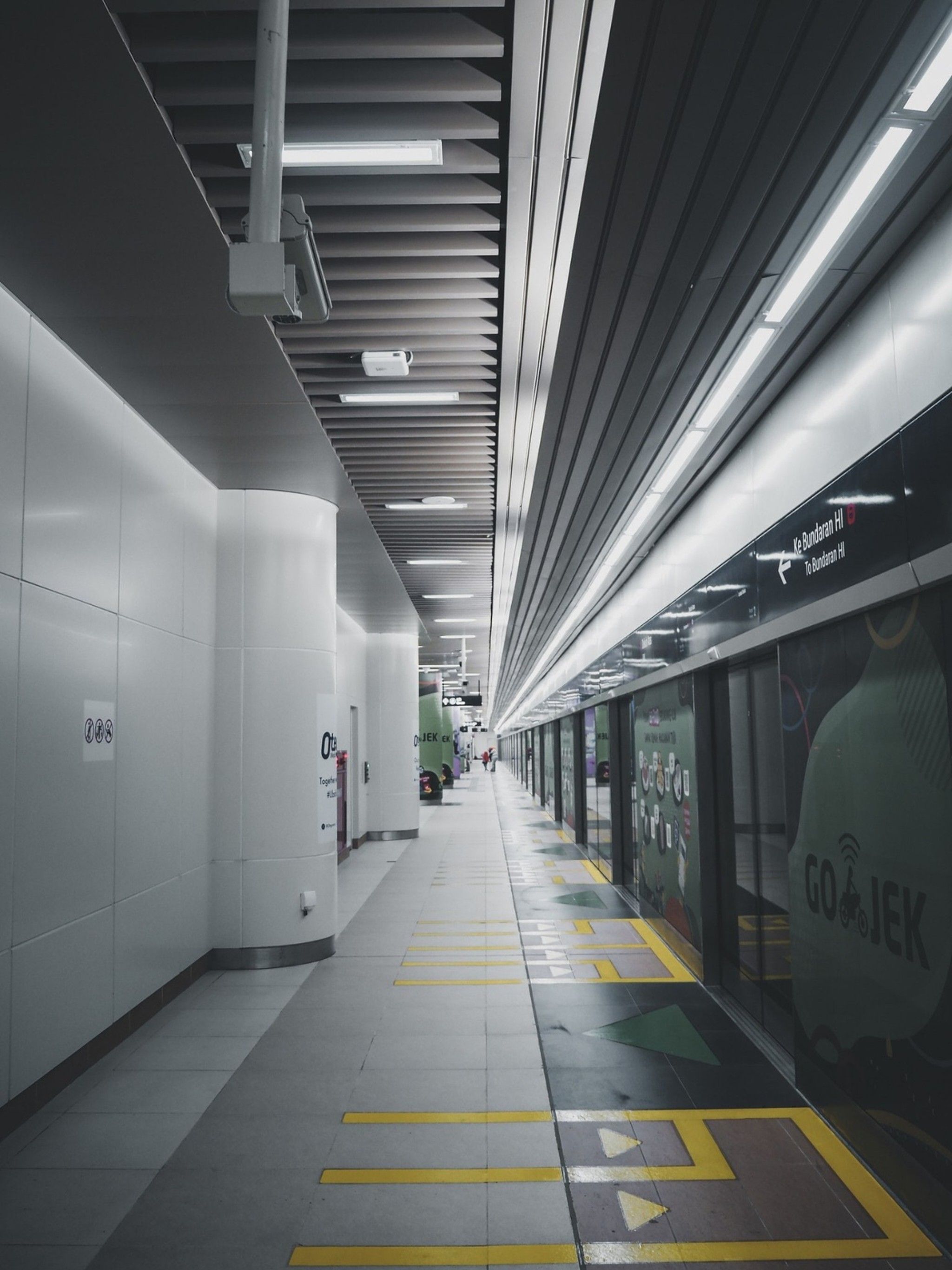 Modern Urban Subway Corridor with Futuristic Design · Free Stock Photo