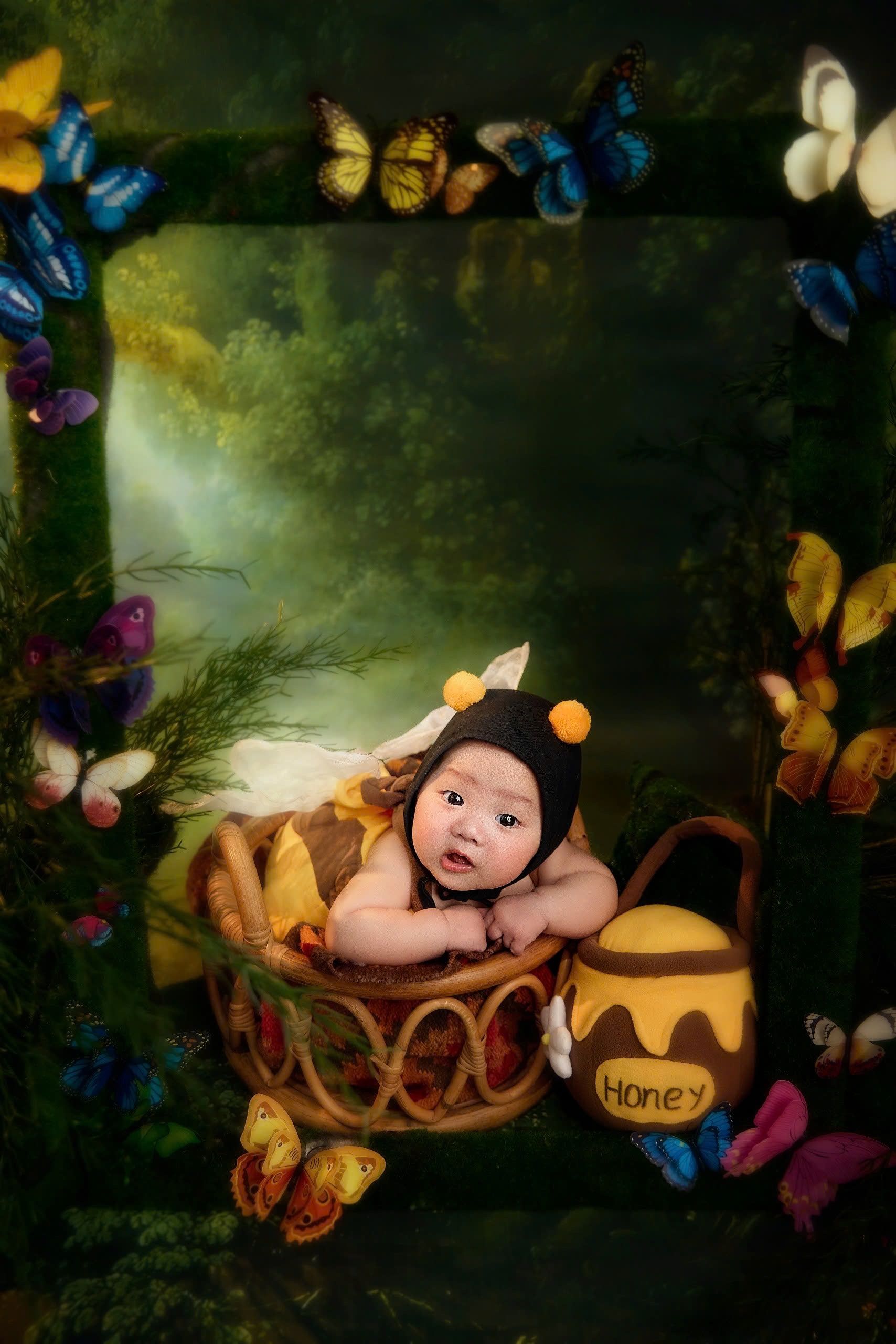 Cute Bee Photos, Download The BEST Free Cute Bee Stock Photos & HD Images
