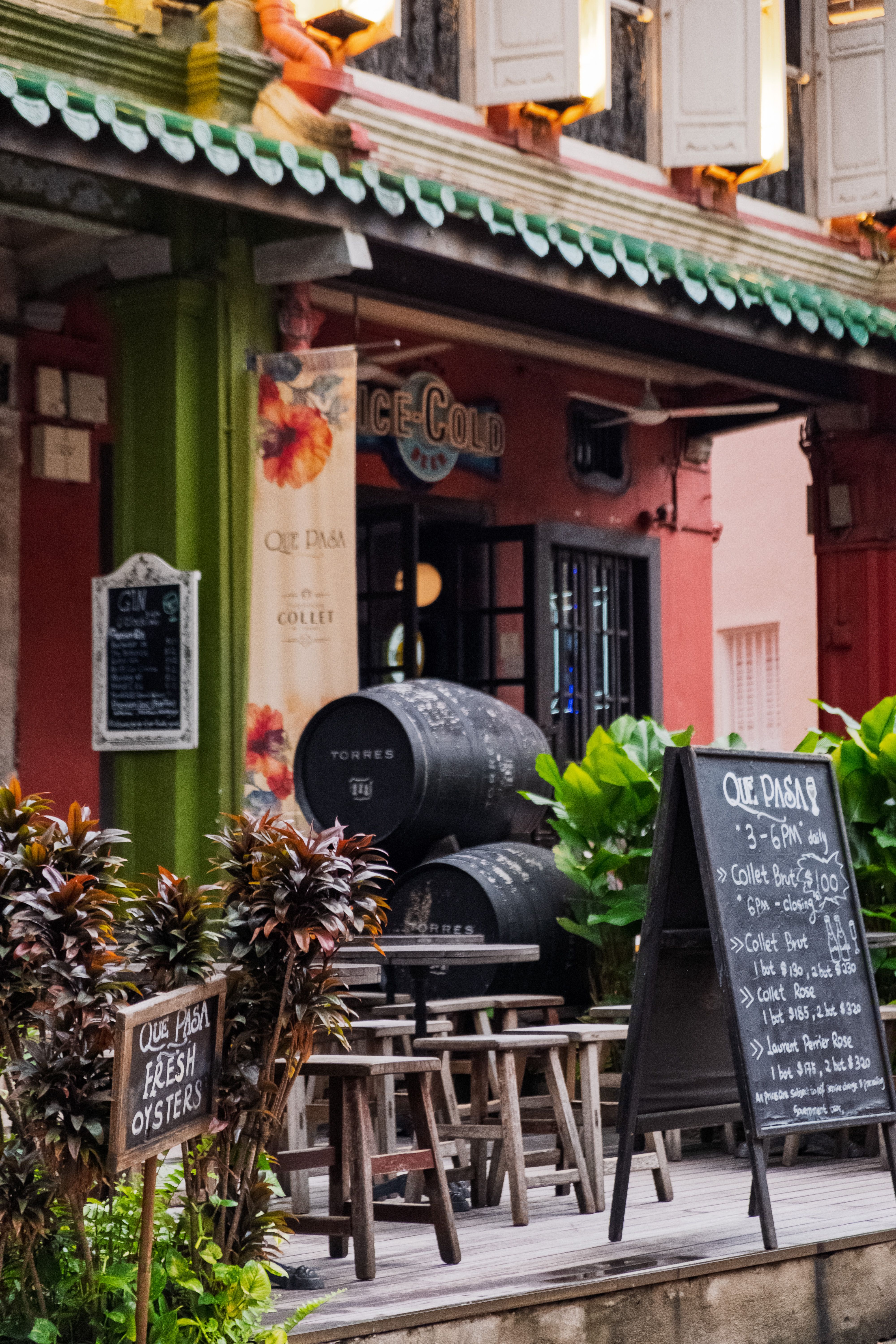 Charming Outdoor Cafe with Rustic Decor · Free Stock Photo