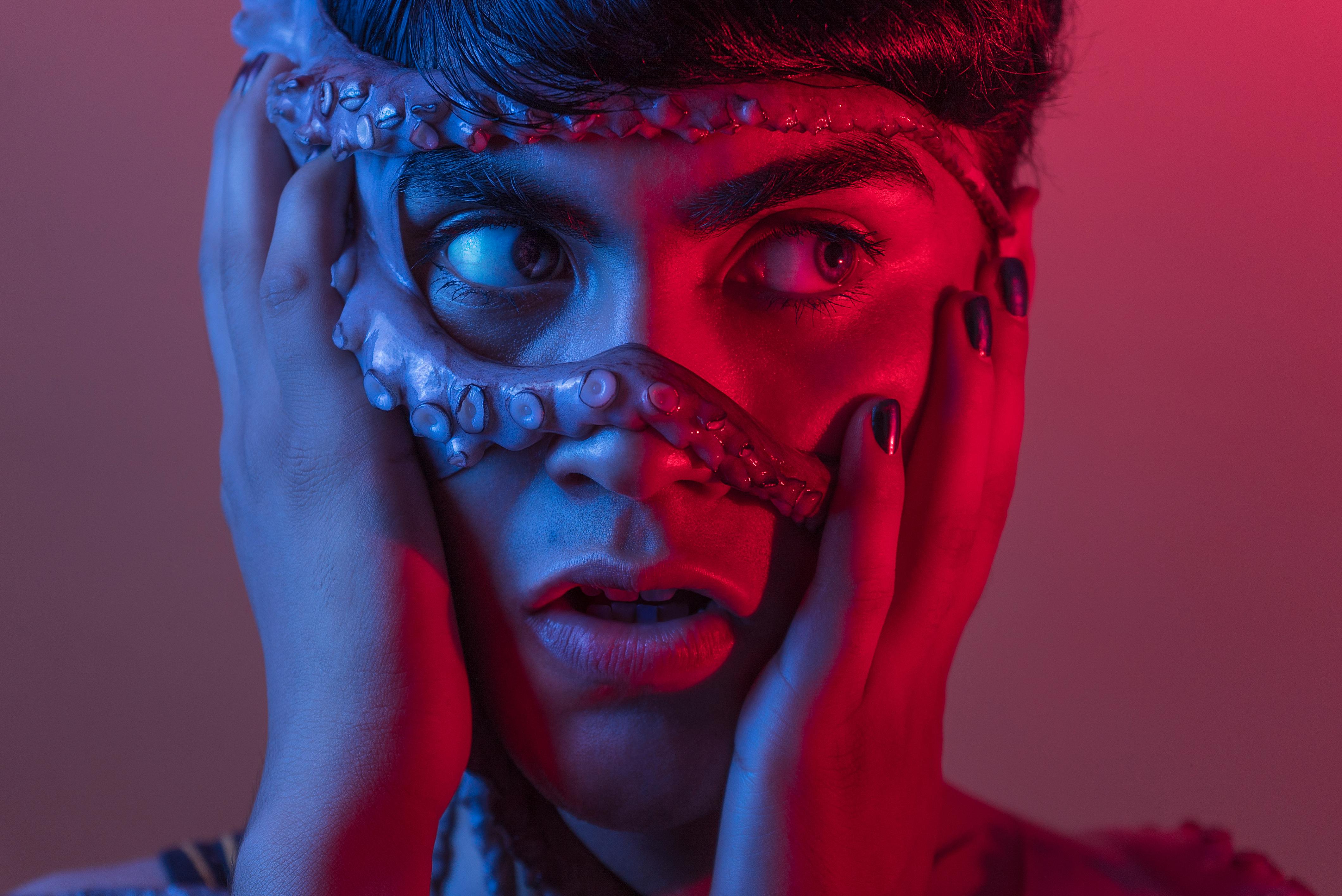 People+Pooping+On+The+Toilet Photos, Download The BEST Free People ...