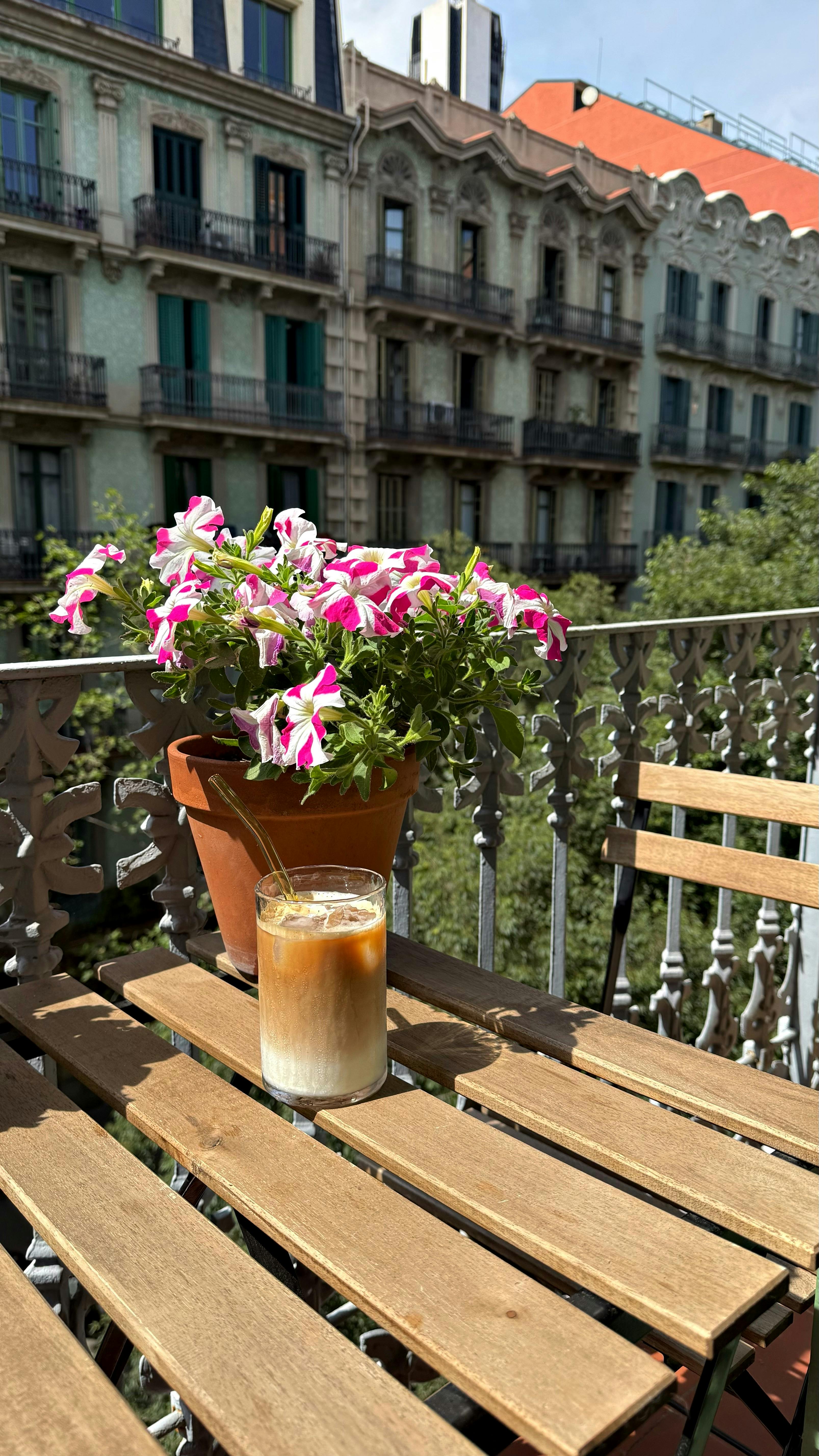 Coffee Time In Barcelona Coffee Shop In Barcelona Photos, Download The ...