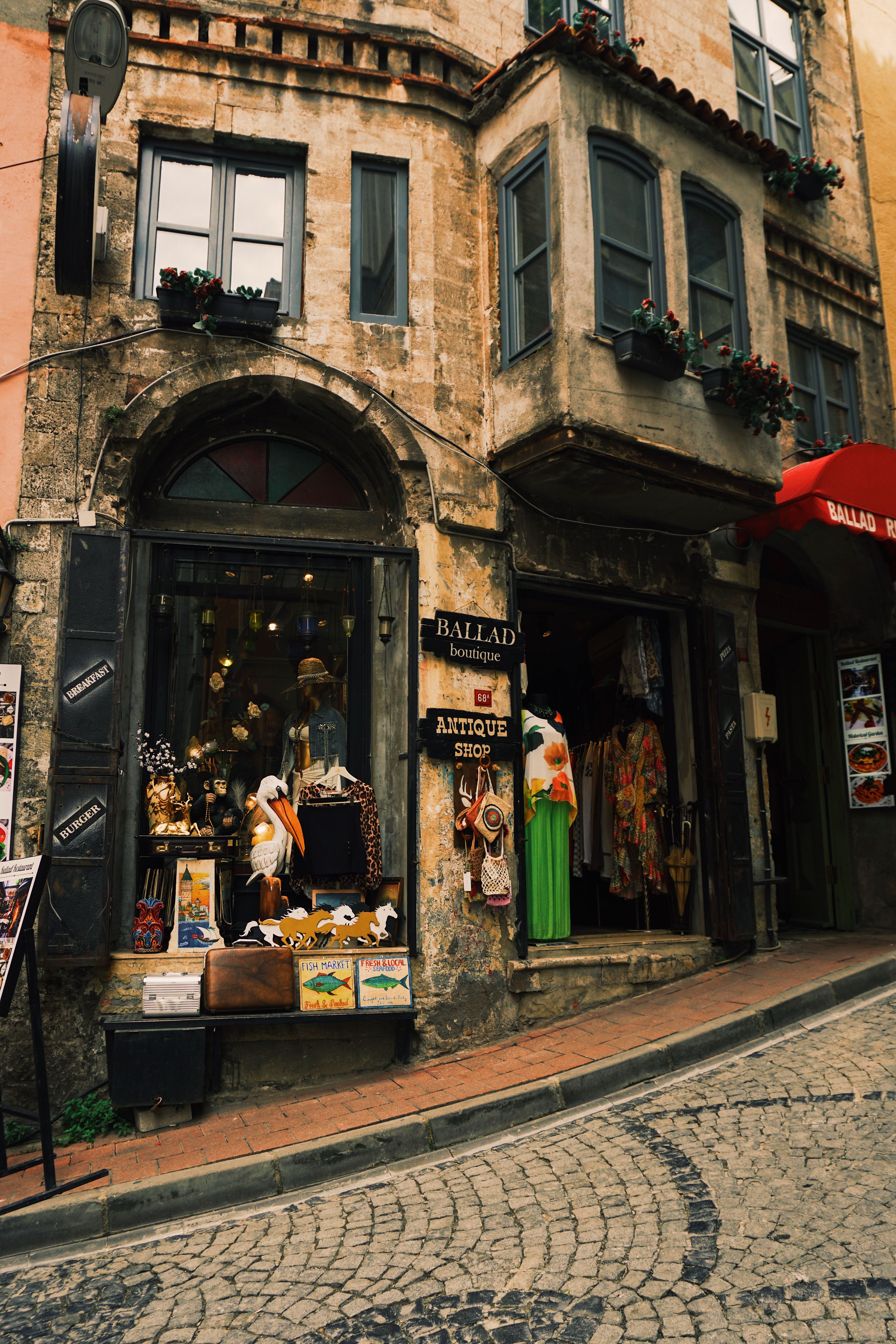 Charming European Antique Shop Exterior View · Free Stock Photo
