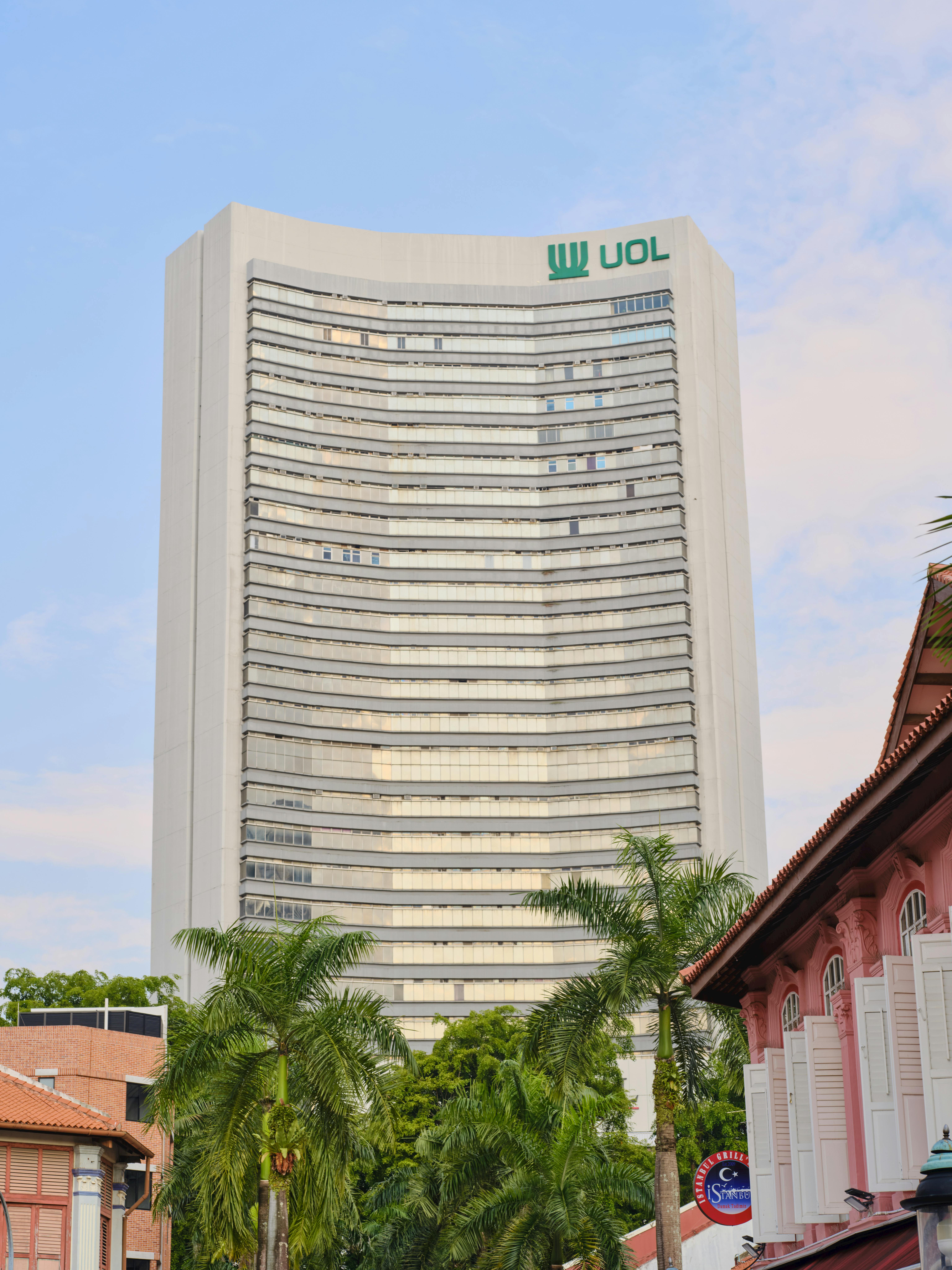 Iconic High-Rise Building in Singapore's Skyline · Free Stock Photo