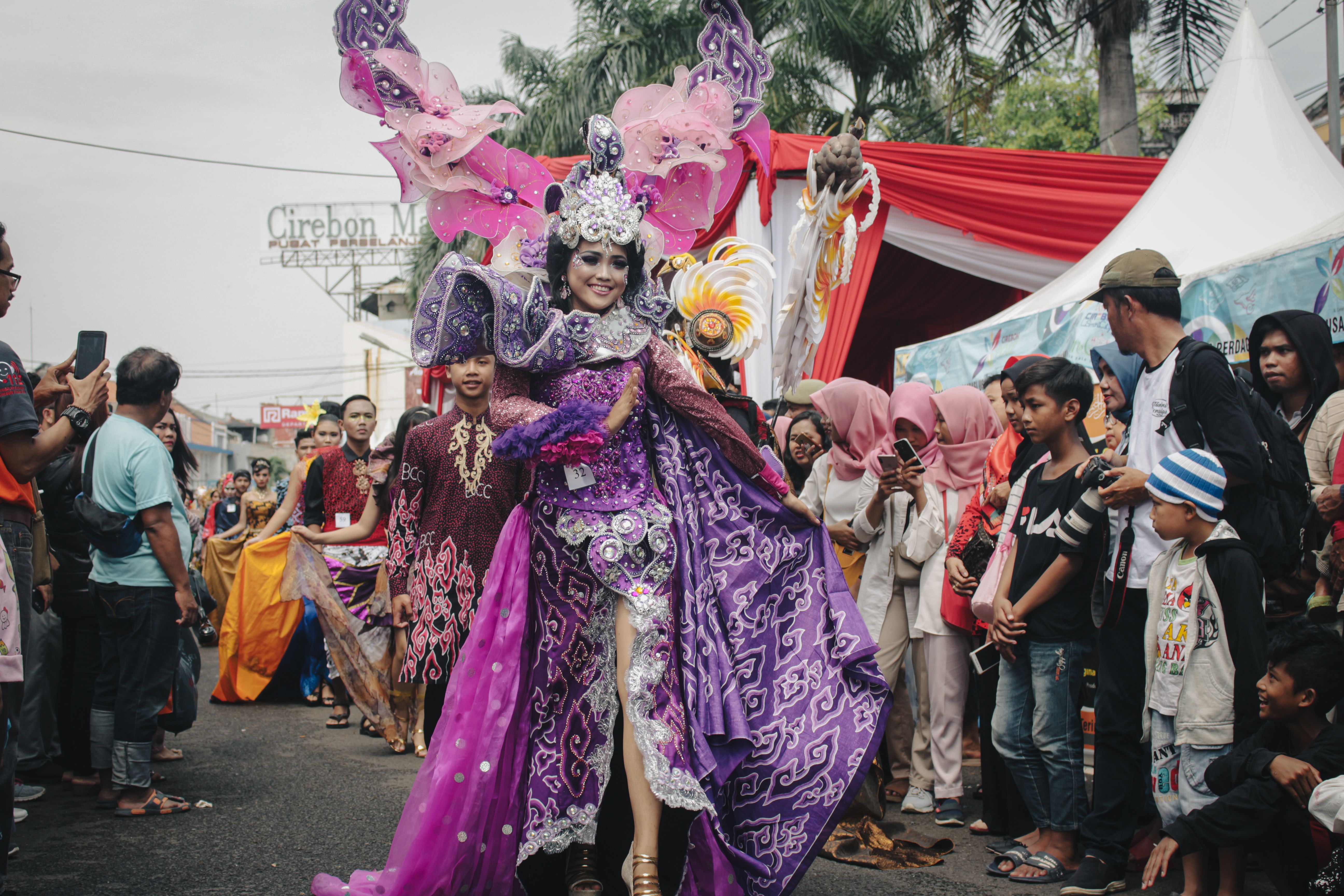 Colorful Indonesian Street Festival with Traditional Costumes · Free ...