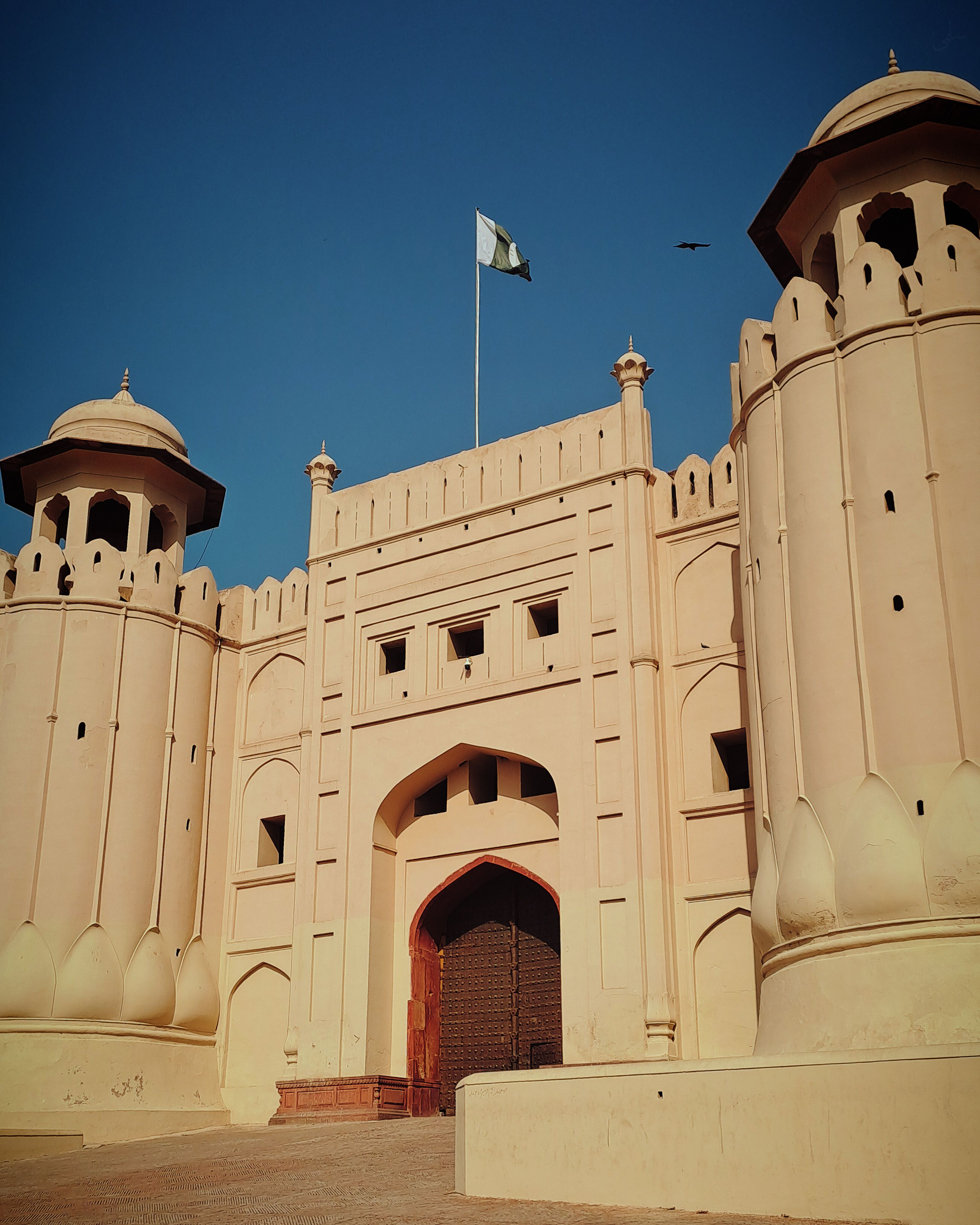 Lahore Fort Historic Main Entrance in Sunlight · Free Stock Photo