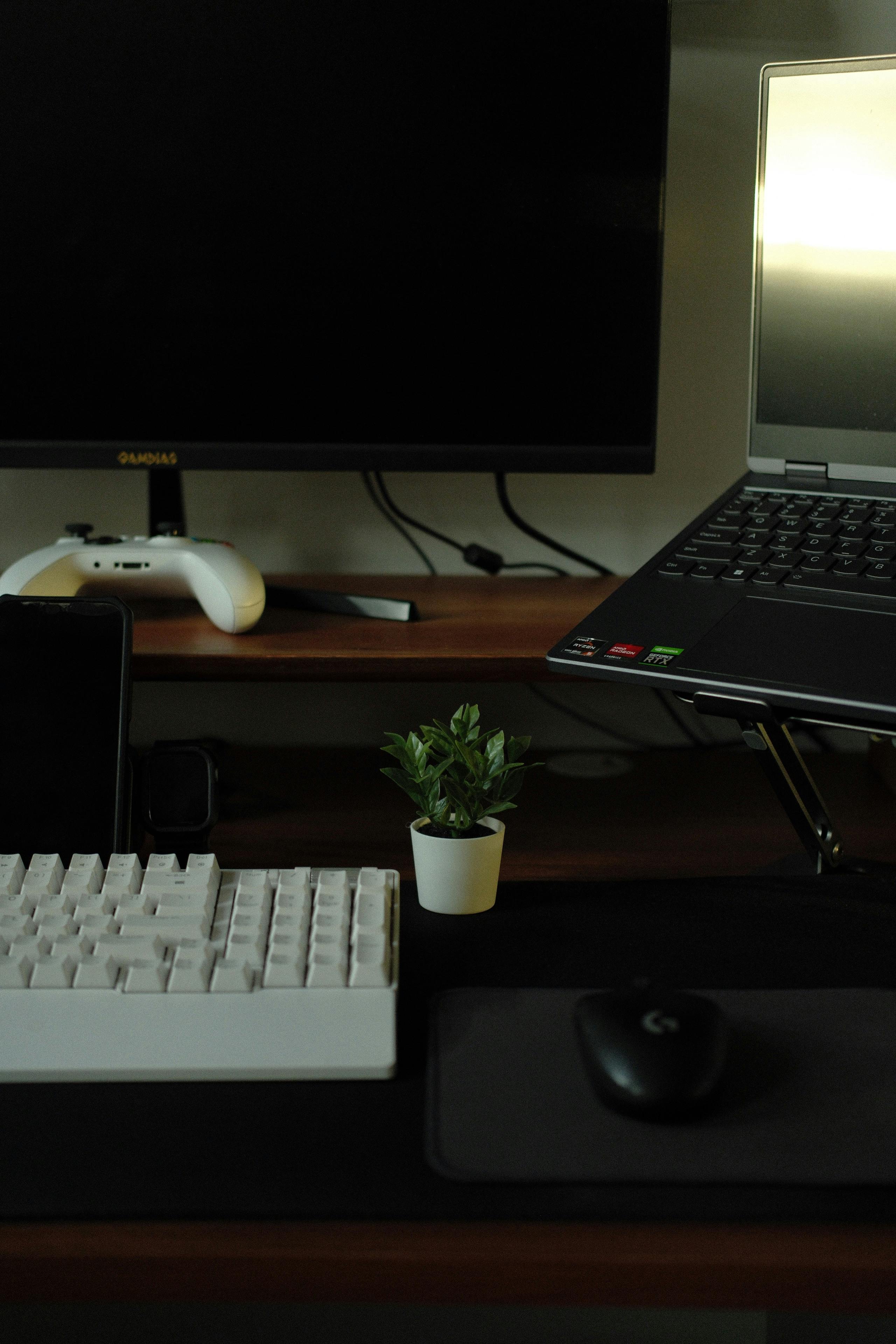 Laptop Walpapers Photos, Download The BEST Free Laptop Walpapers Stock ...