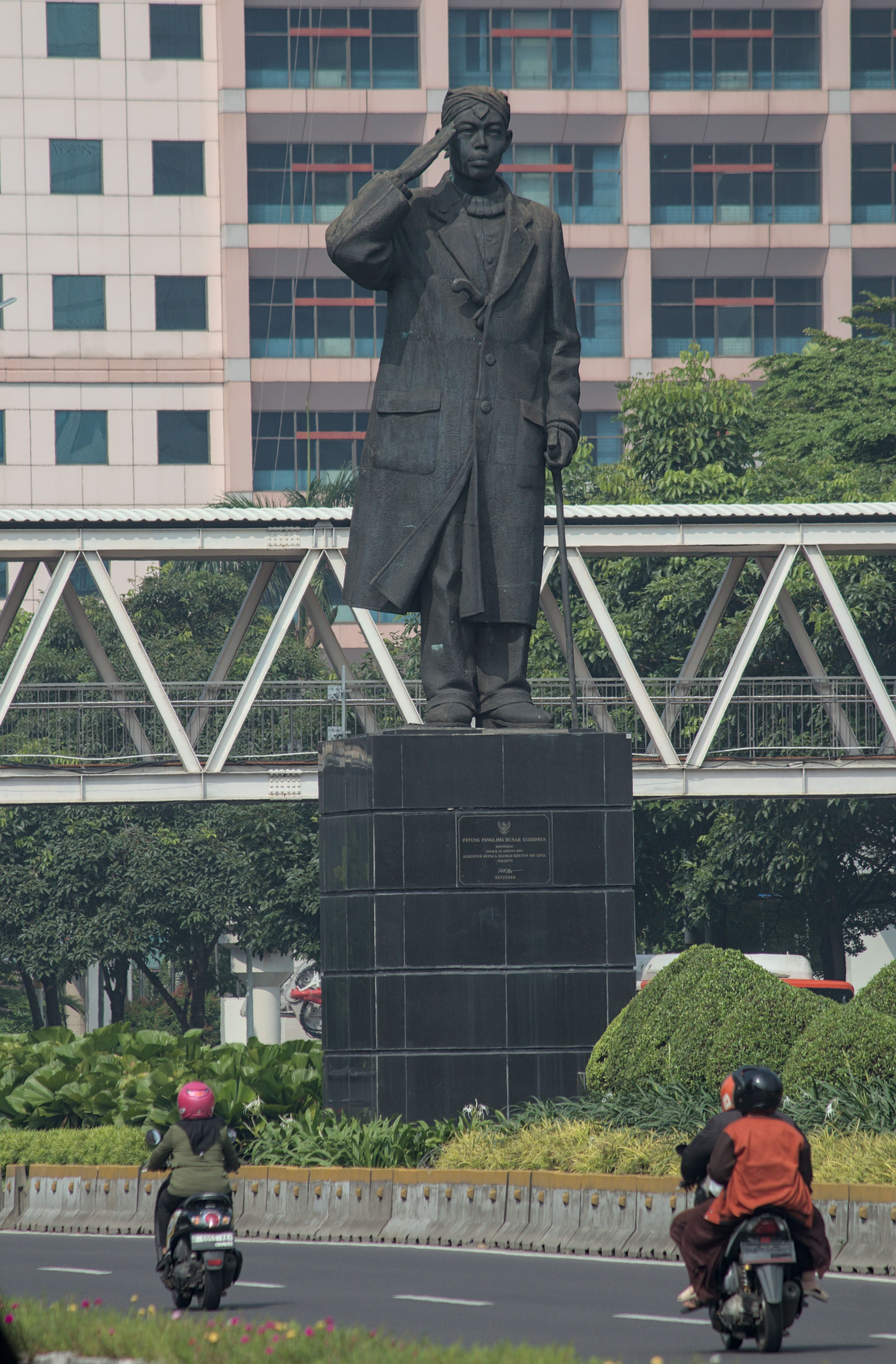 Statue Saluting Photos, Download The BEST Free Statue Saluting Stock ...