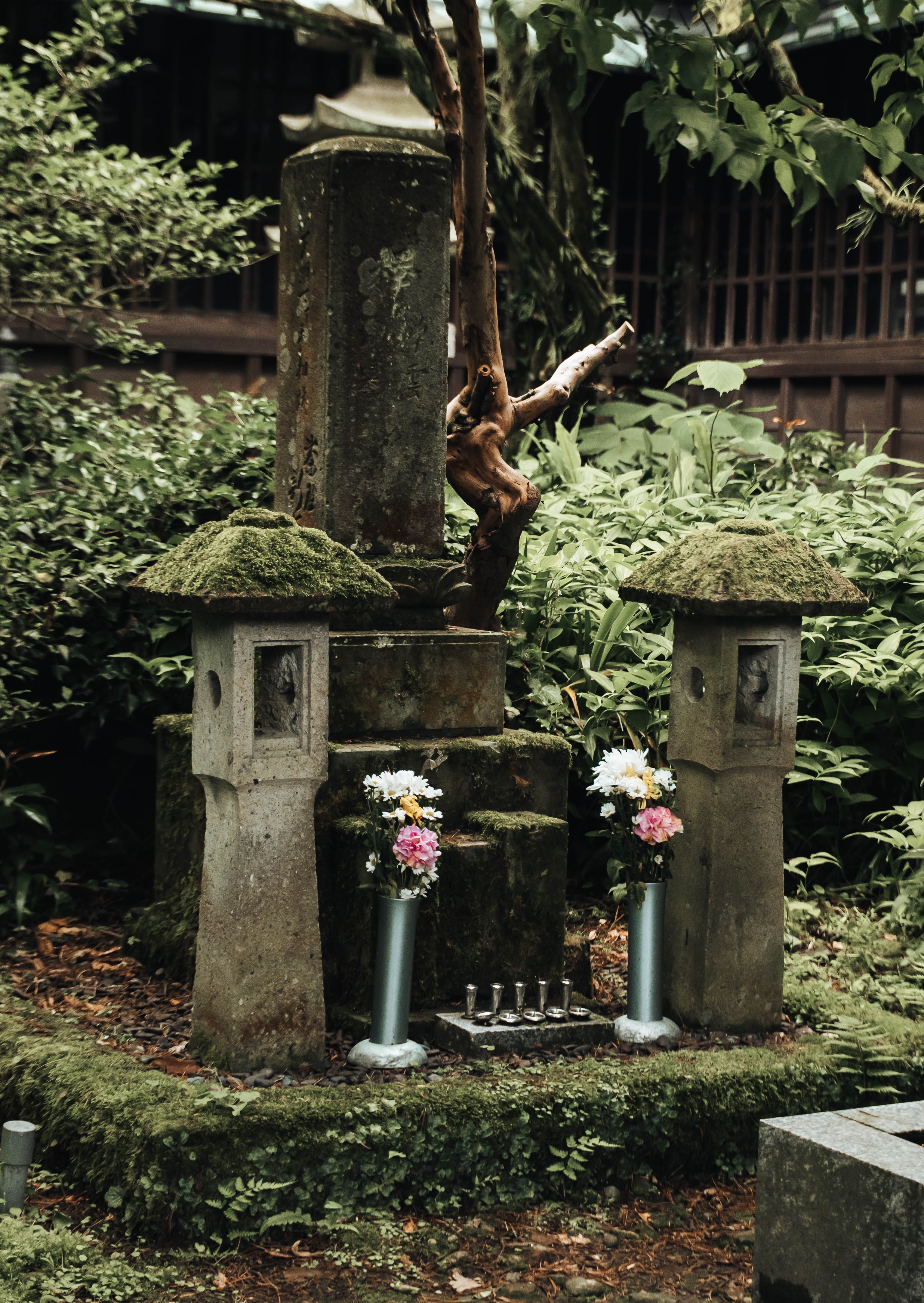 Serene Japanese Garden with Stone Monuments · Free Stock Photo