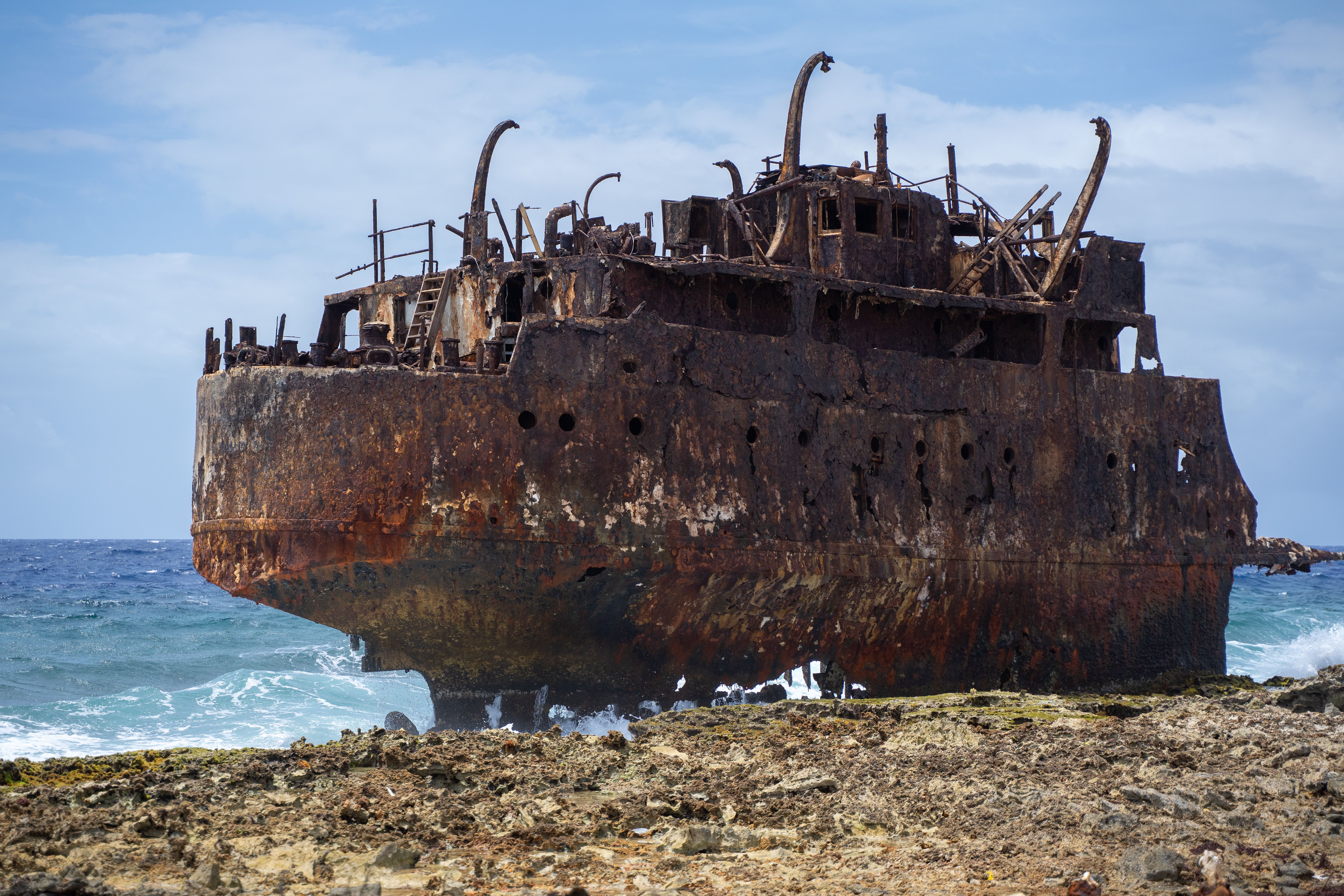 Rusty Shipwreck on Curaçao Coastline · Free Stock Photo