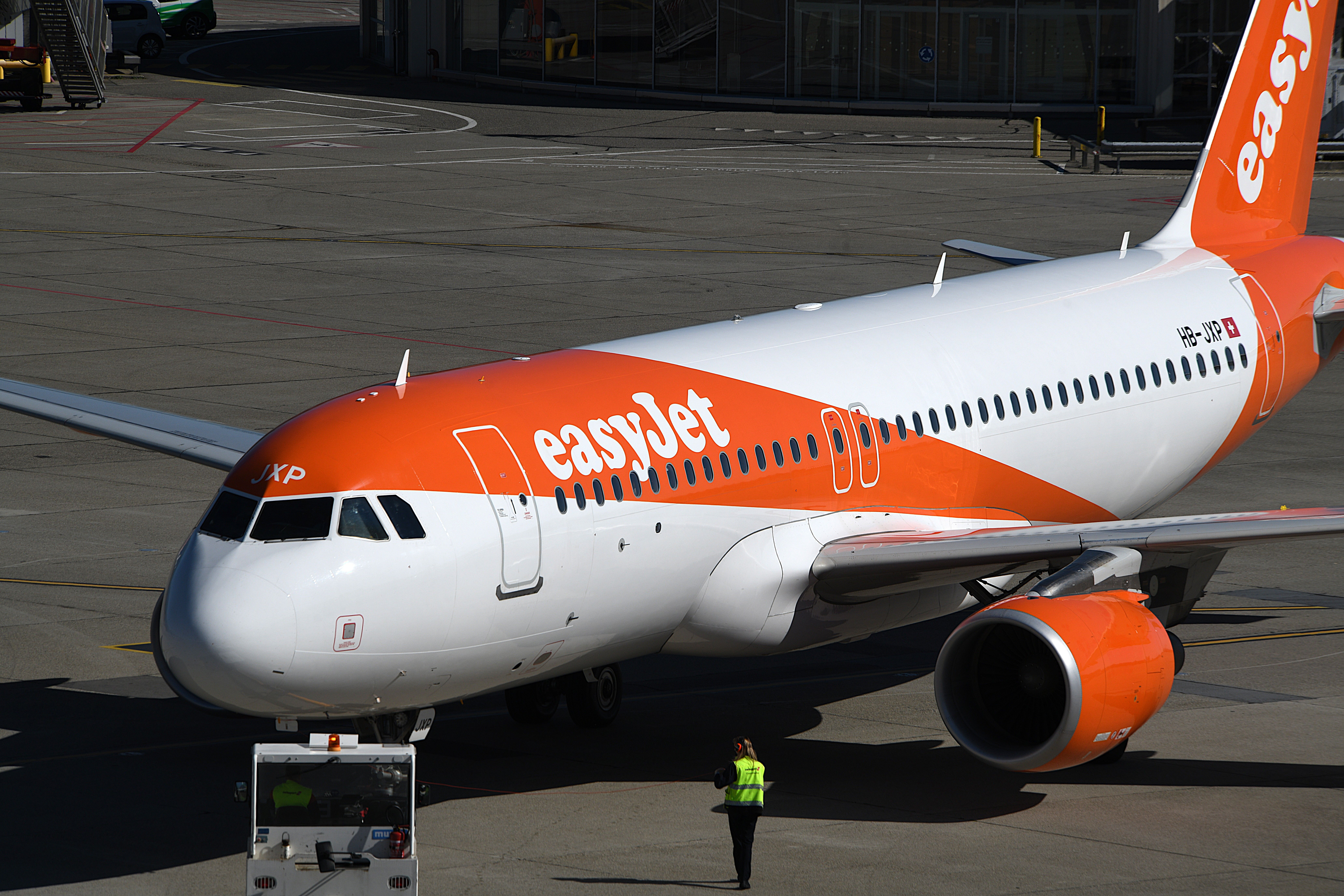 EasyJet Airbus A320 on the Runway in Geneva Airport · Free Stock Photo