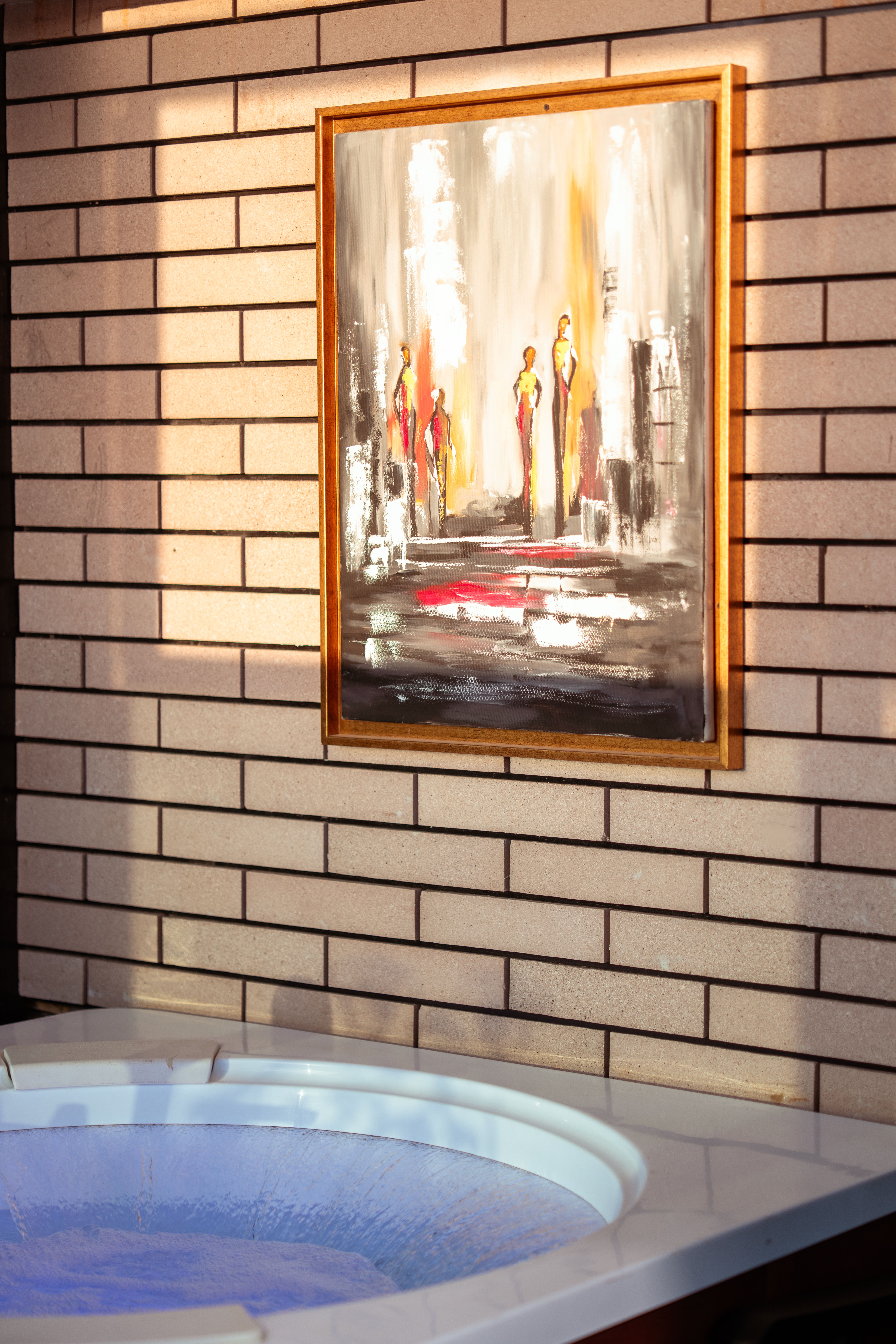 Modern Indoor Hot Tub and Abstract Painting · Free Stock Photo