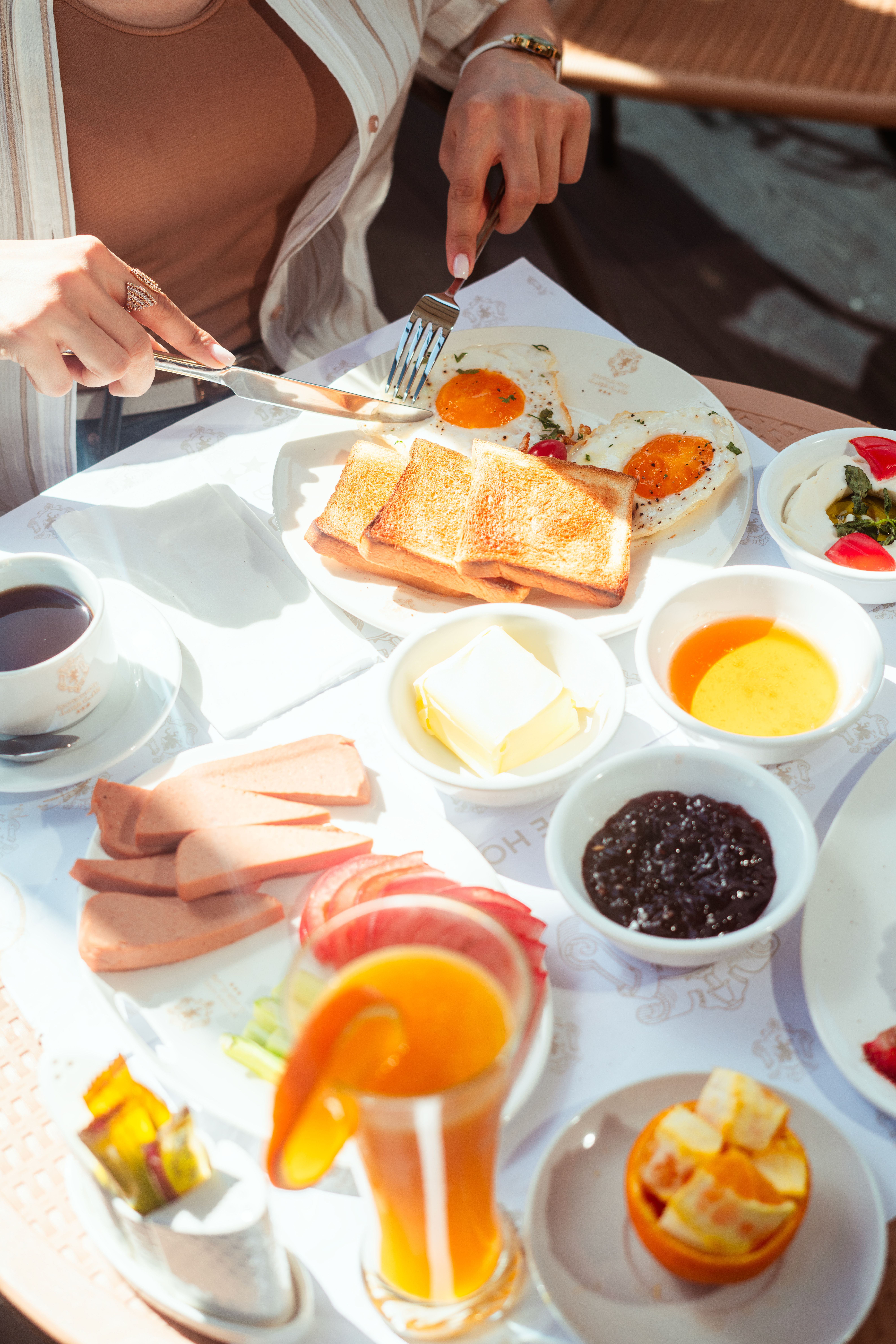 Delicious Breakfast Spread in Baghdad Cafe · Free Stock Photo