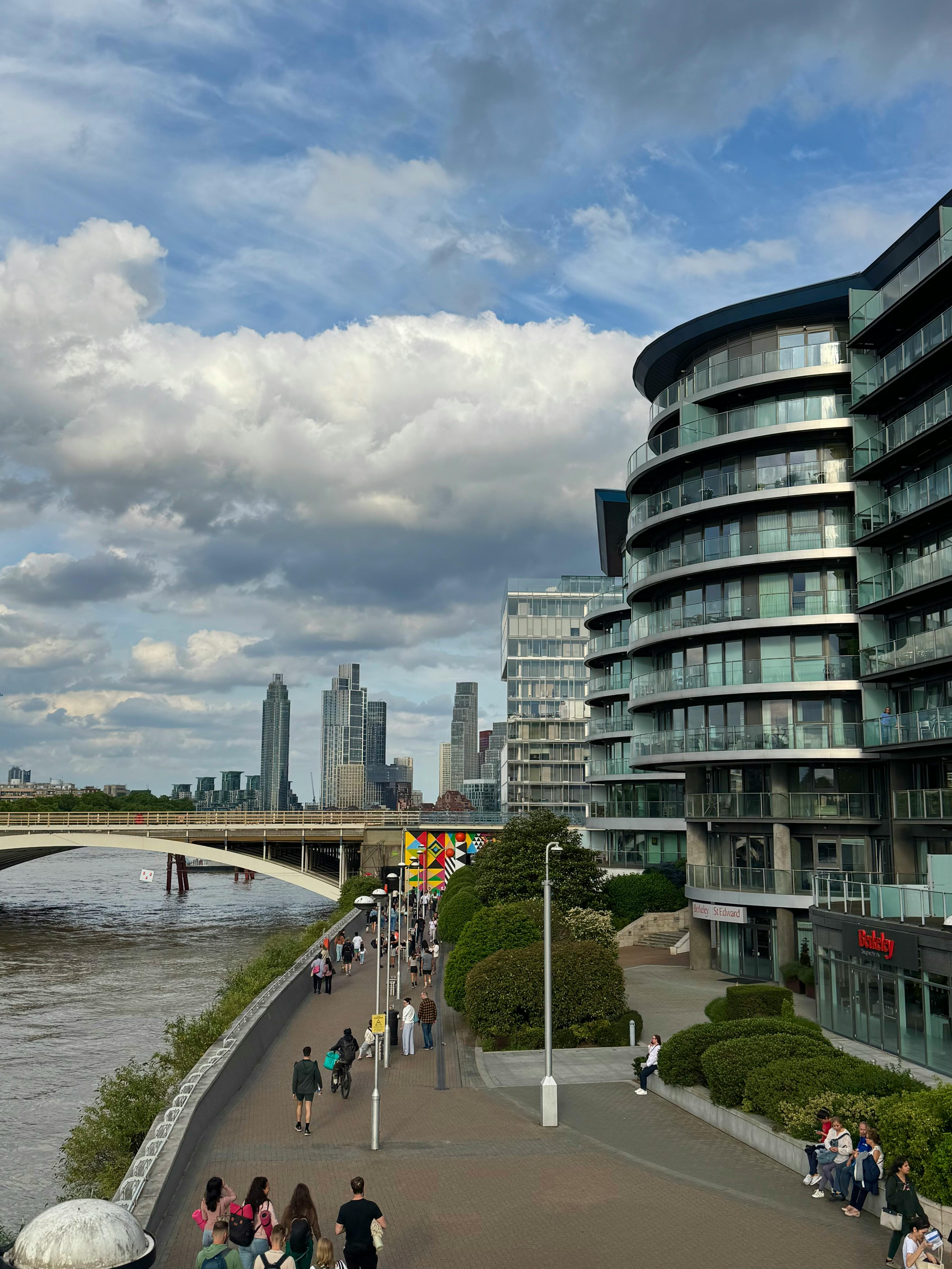 Modern Riverside Architecture in London · Free Stock Photo