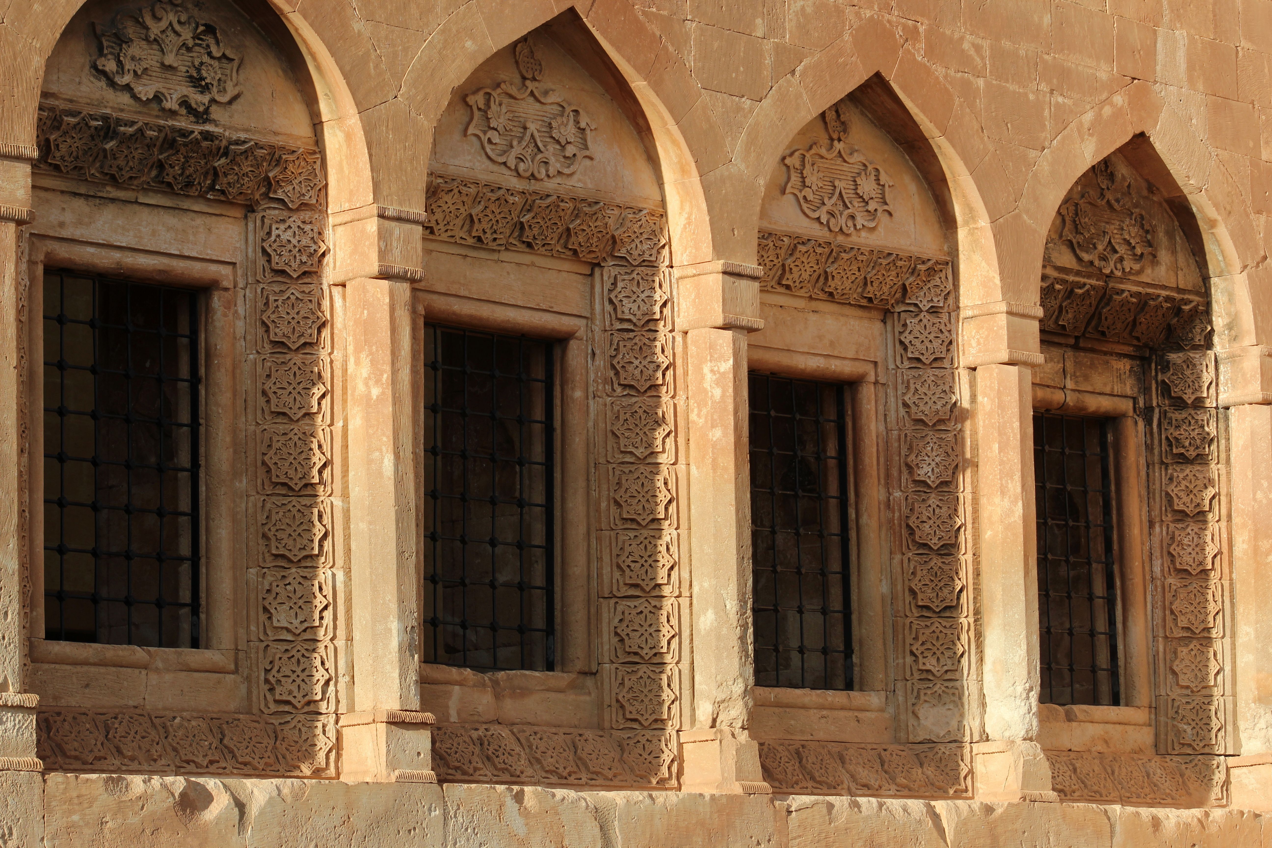 Ornate Stone Windows in Historical Architecture · Free Stock Photo