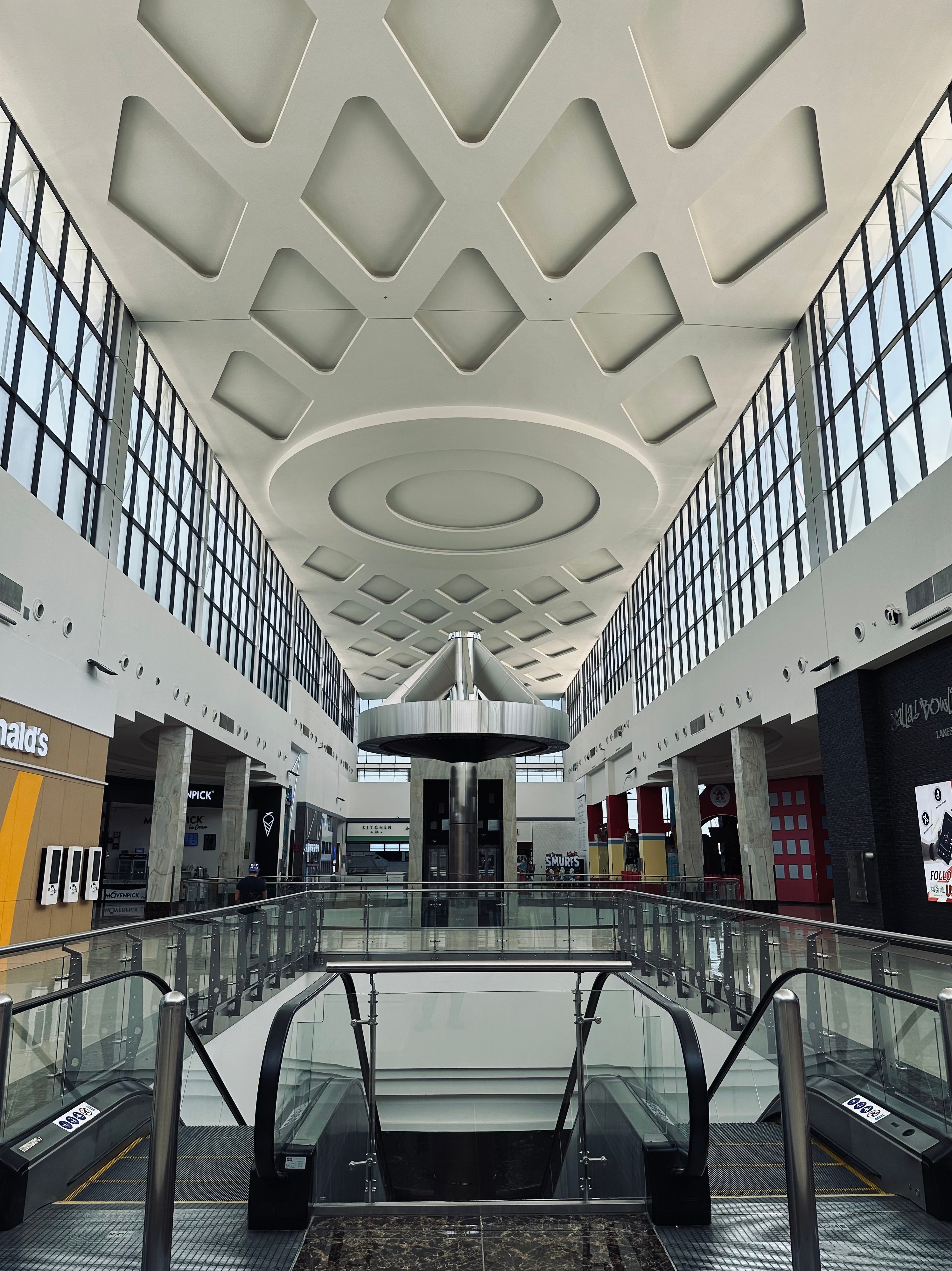 Mall Background Photos, Download The BEST Free Mall Background Stock ...
