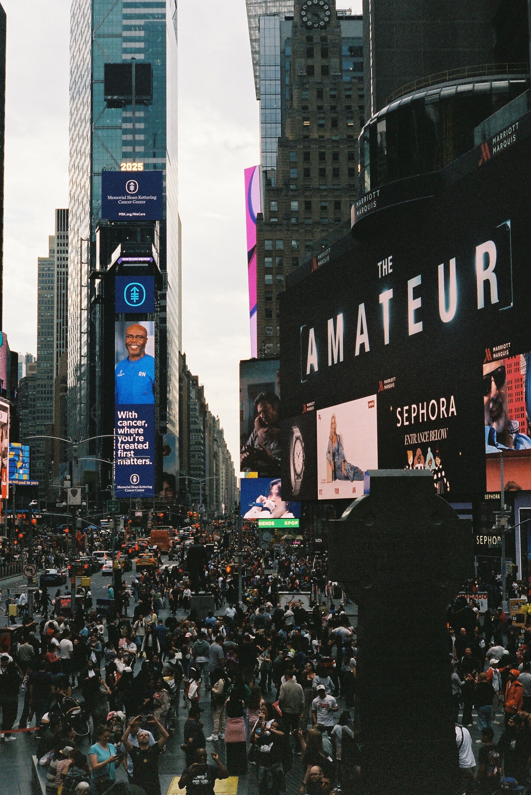 Busy Times Square with Crowd and Billboards · Free Stock Photo