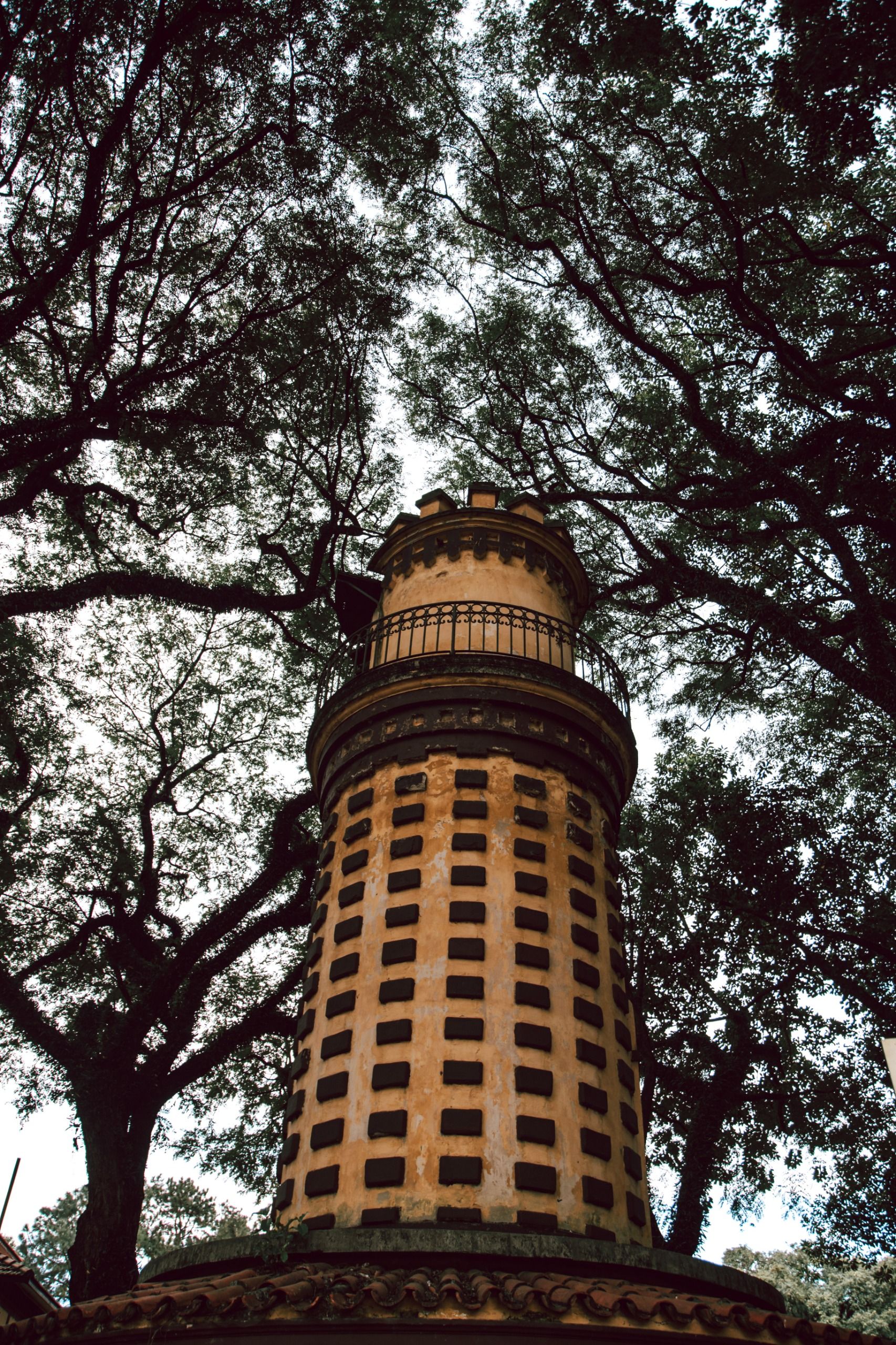 Round Tower Photos, Download The BEST Free Round Tower Stock Photos ...