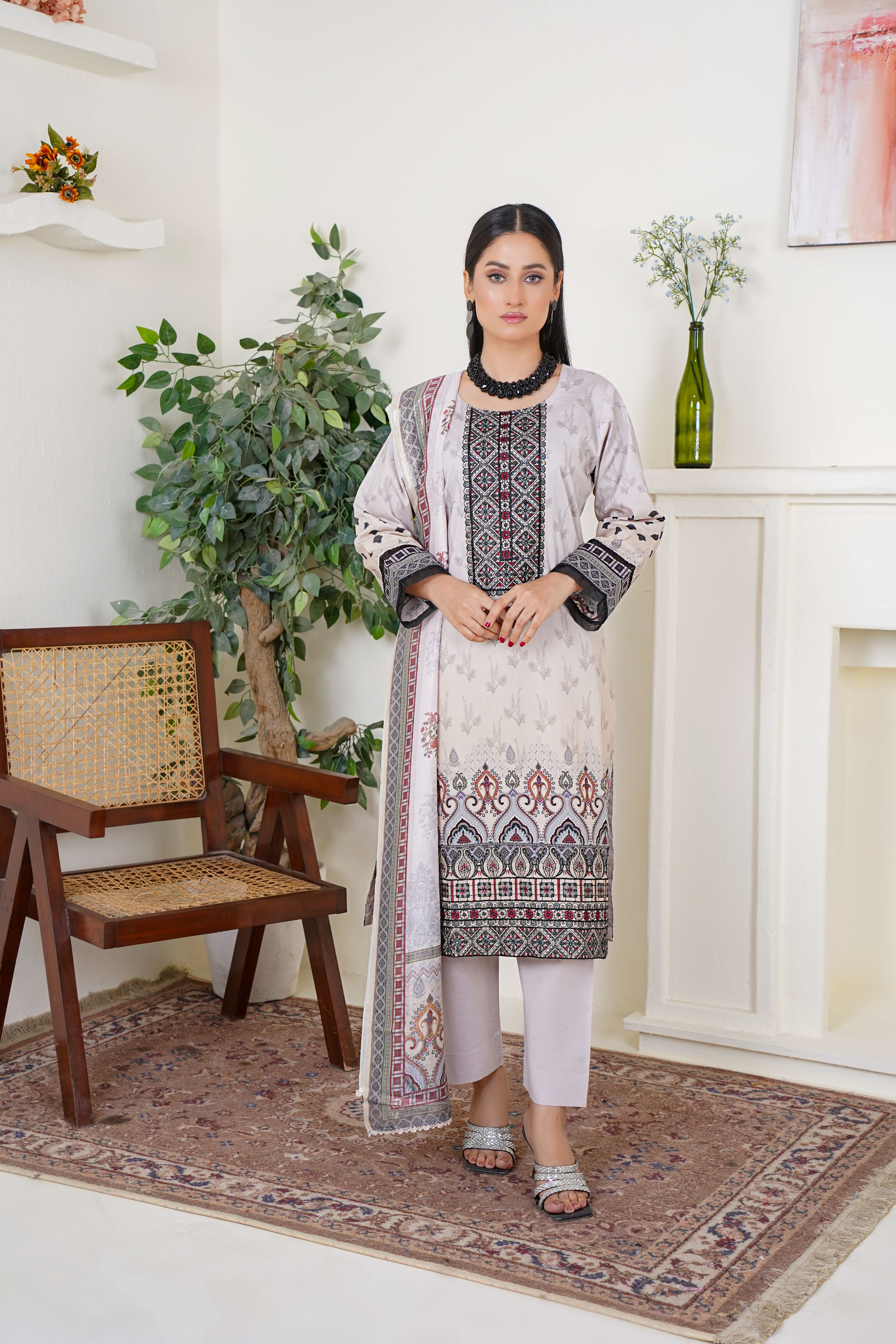 Elegant Eastern Fashion Model in Traditional Attire · Free Stock Photo