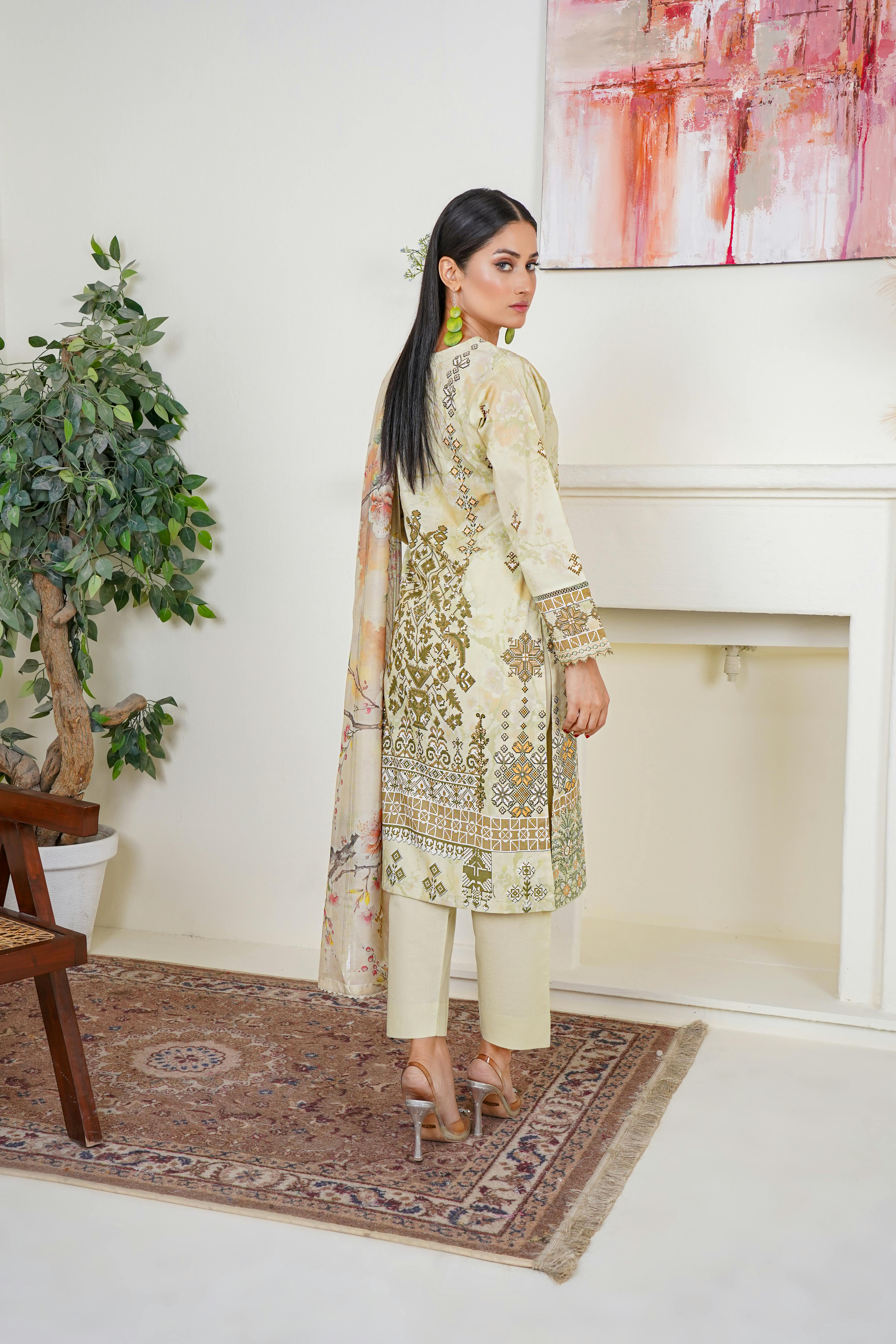 Elegant Eastern Fashion Model in Traditional Attire · Free Stock Photo