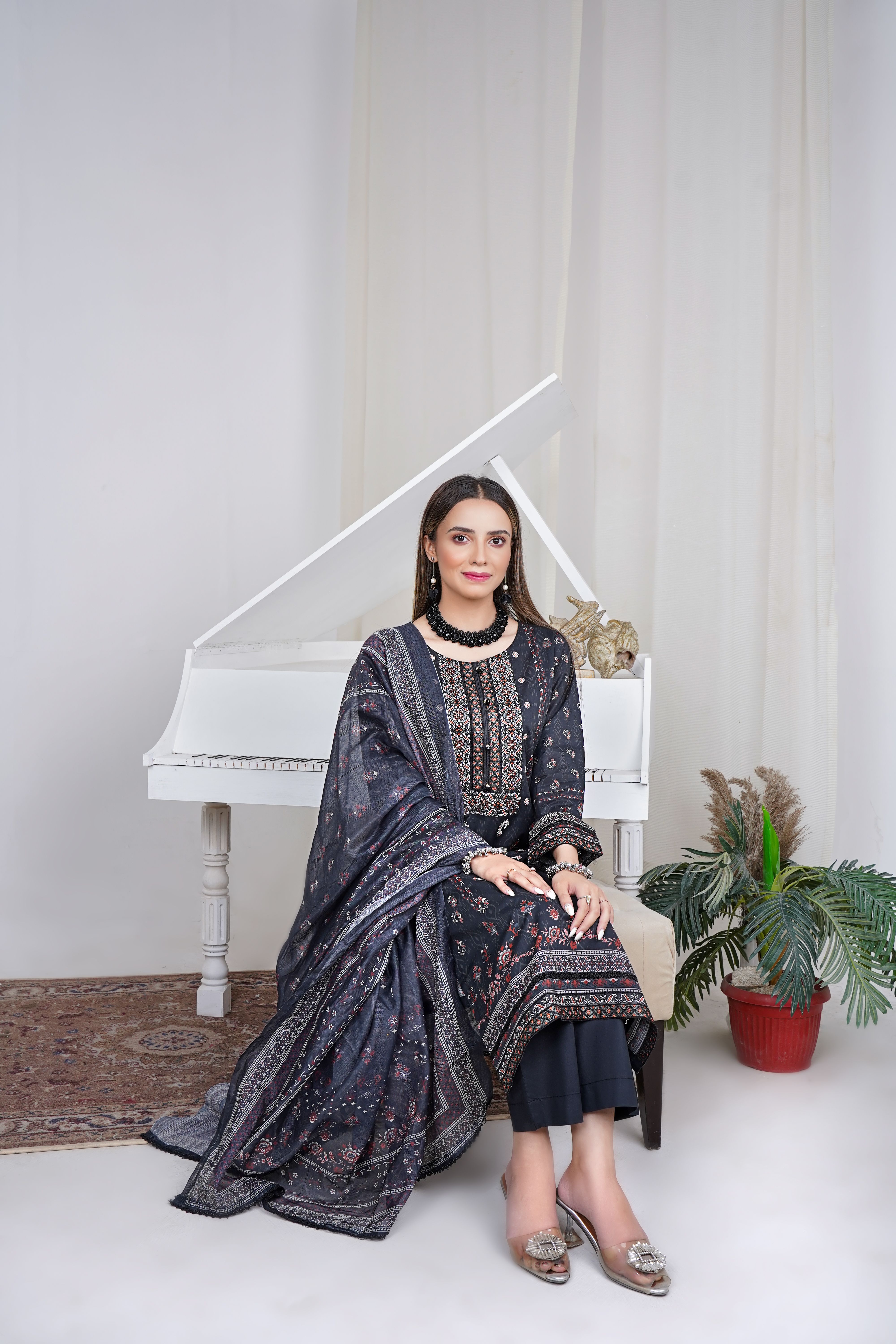 Elegant Pakistani Fashion Model Portrait in Lahore · Free Stock Photo