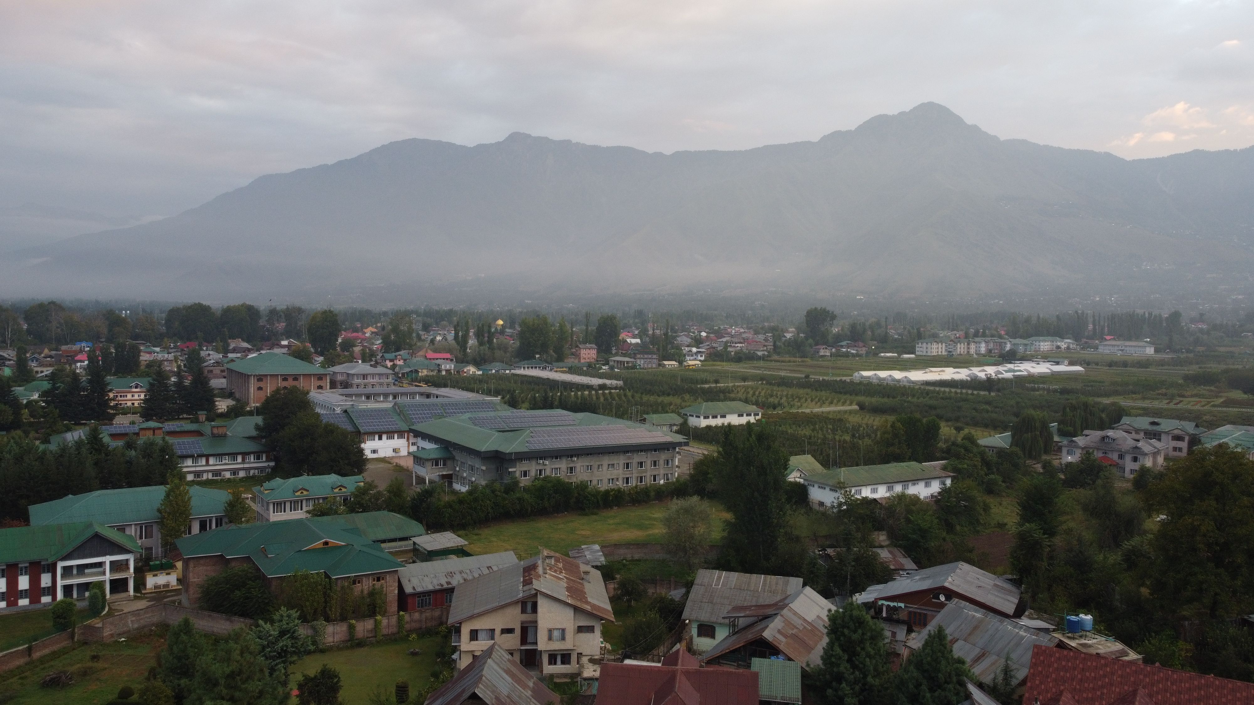 Scenic Aerial View of Srinagar with Mountains · Free Stock Photo